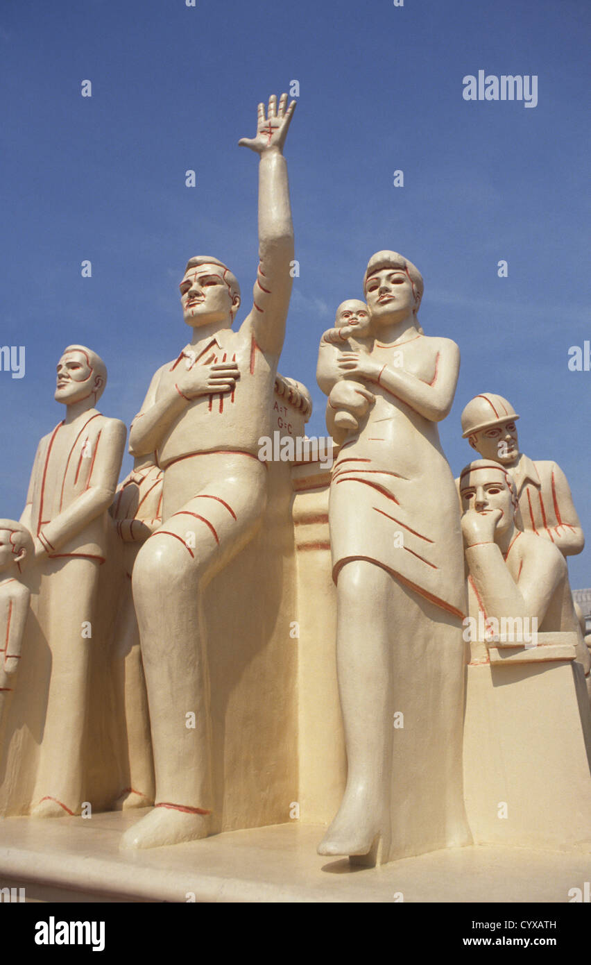 UK, Birmingham, Centenary Square, the "Forward Statue" by Raymond Mason ...