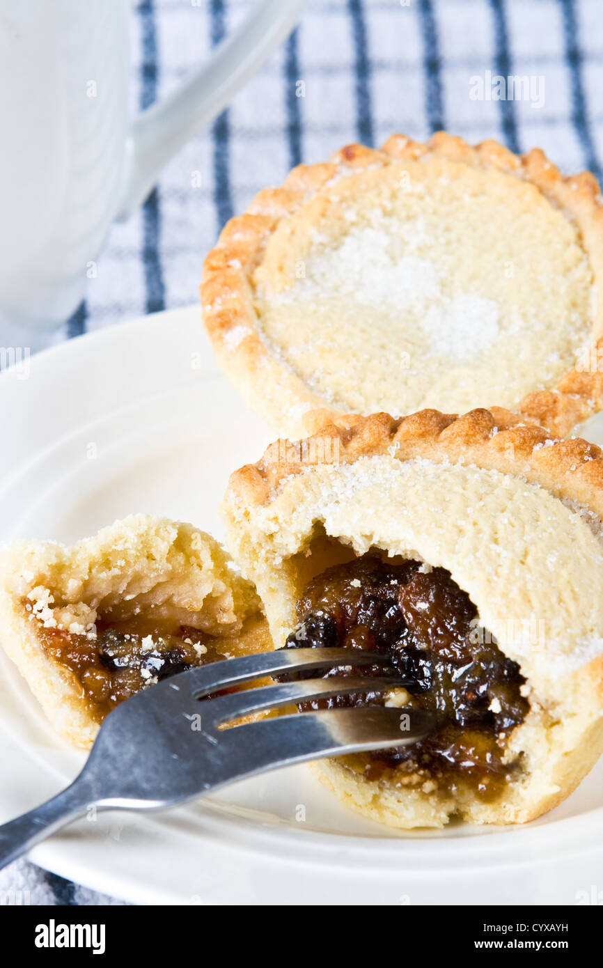 Mince pie white background hi-res stock photography and images - Alamy