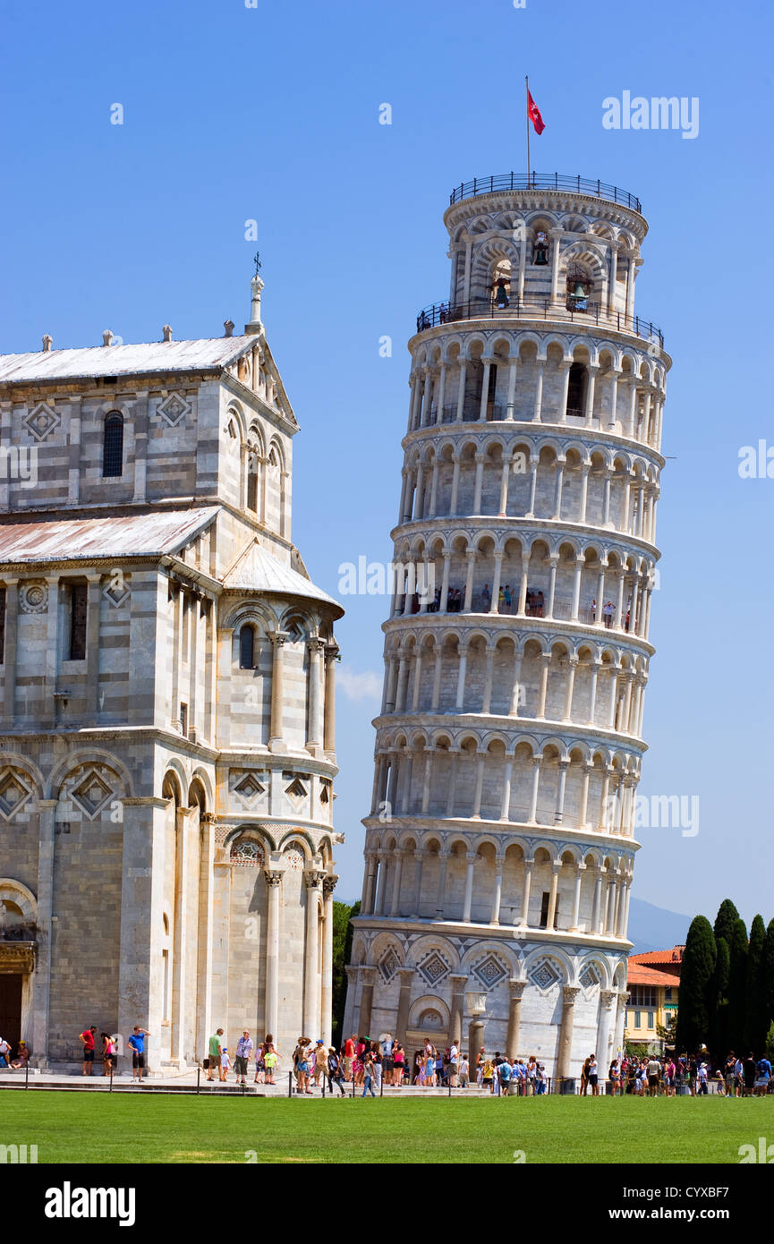 The hanging tower of Pisa with cathedral in front Stock Photo - Alamy