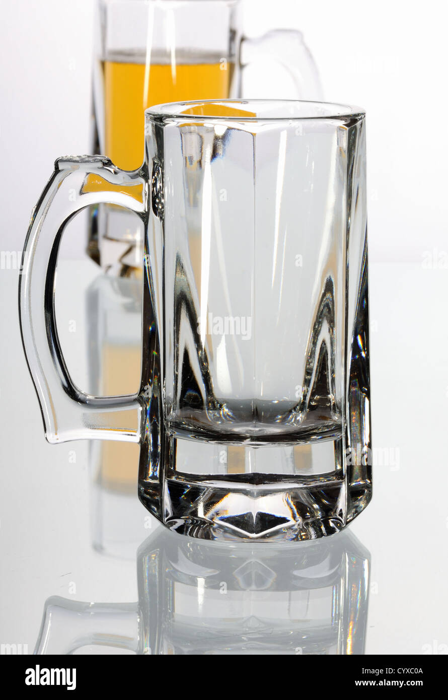 Empty beer mug hi-res stock photography and images - Alamy