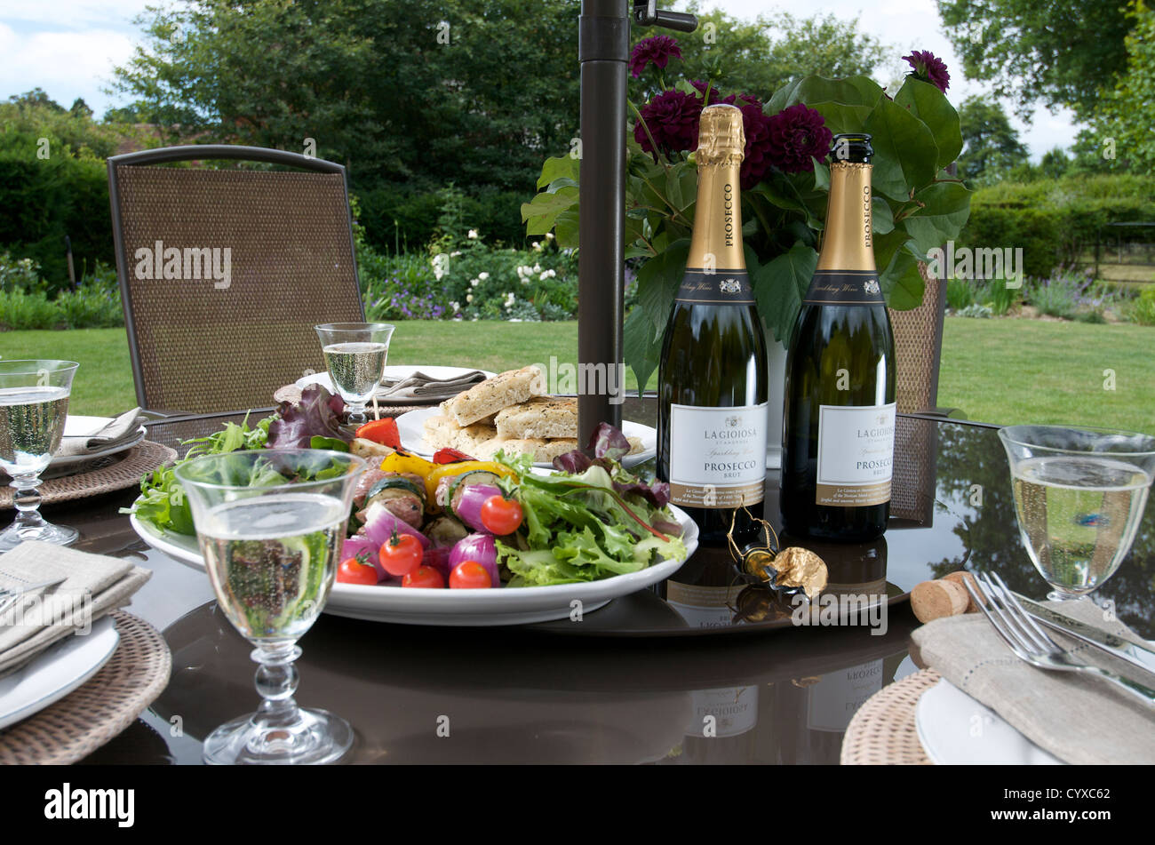 Table laid for outdoor lunch Stock Photo - Alamy