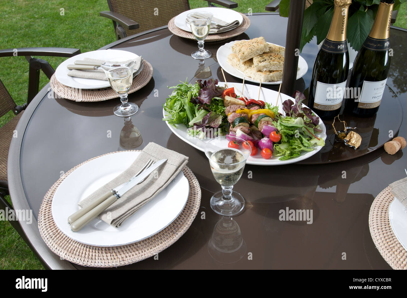 Outdoor luncheon hi-res stock photography and images - Alamy