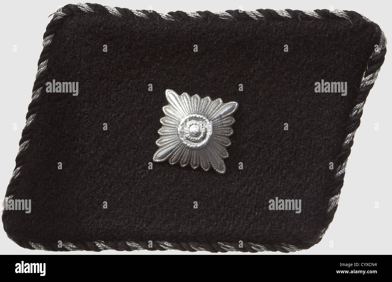 Collar patch for "SS-Unterscharführer", of black wool on a glued linen ...