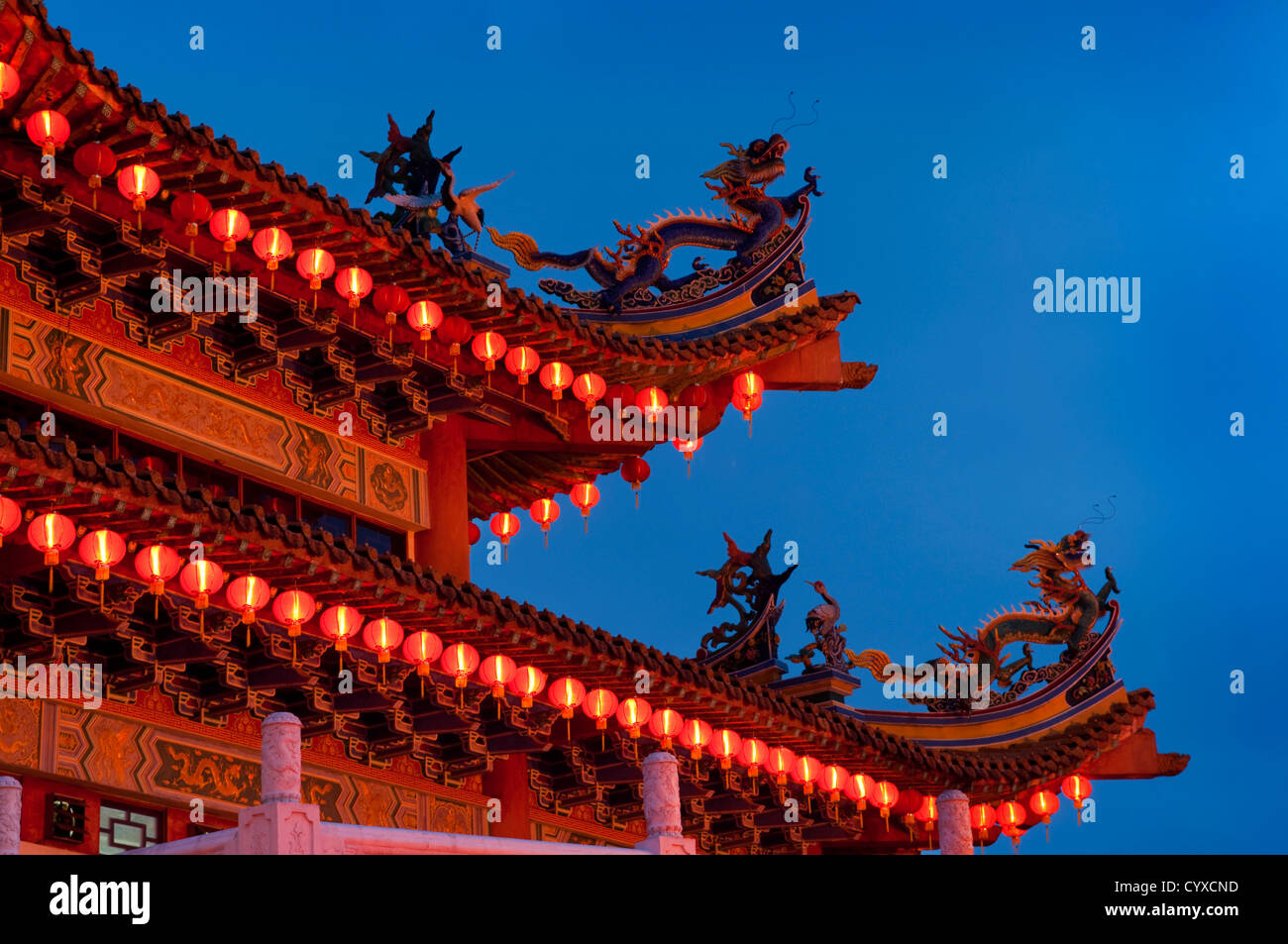 Feng shui dragon chinese temple hi-res stock photography and images - Alamy