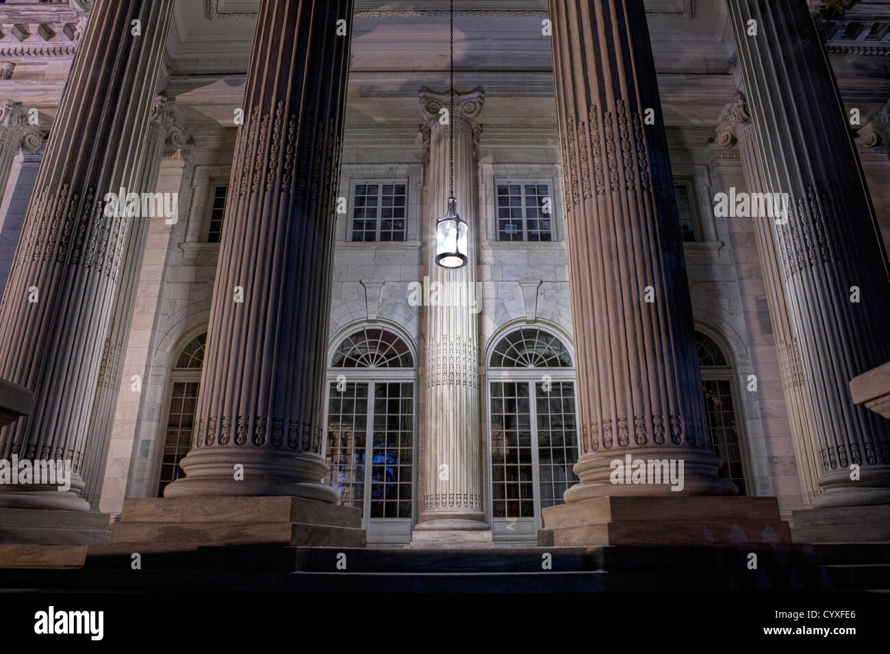 Pillars outside a grand building Stock Photo - Alamy
