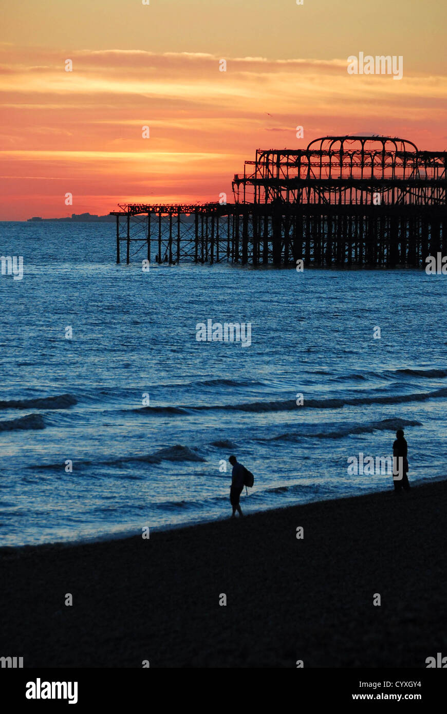 old brighton pier sunset Stock Photo - Alamy