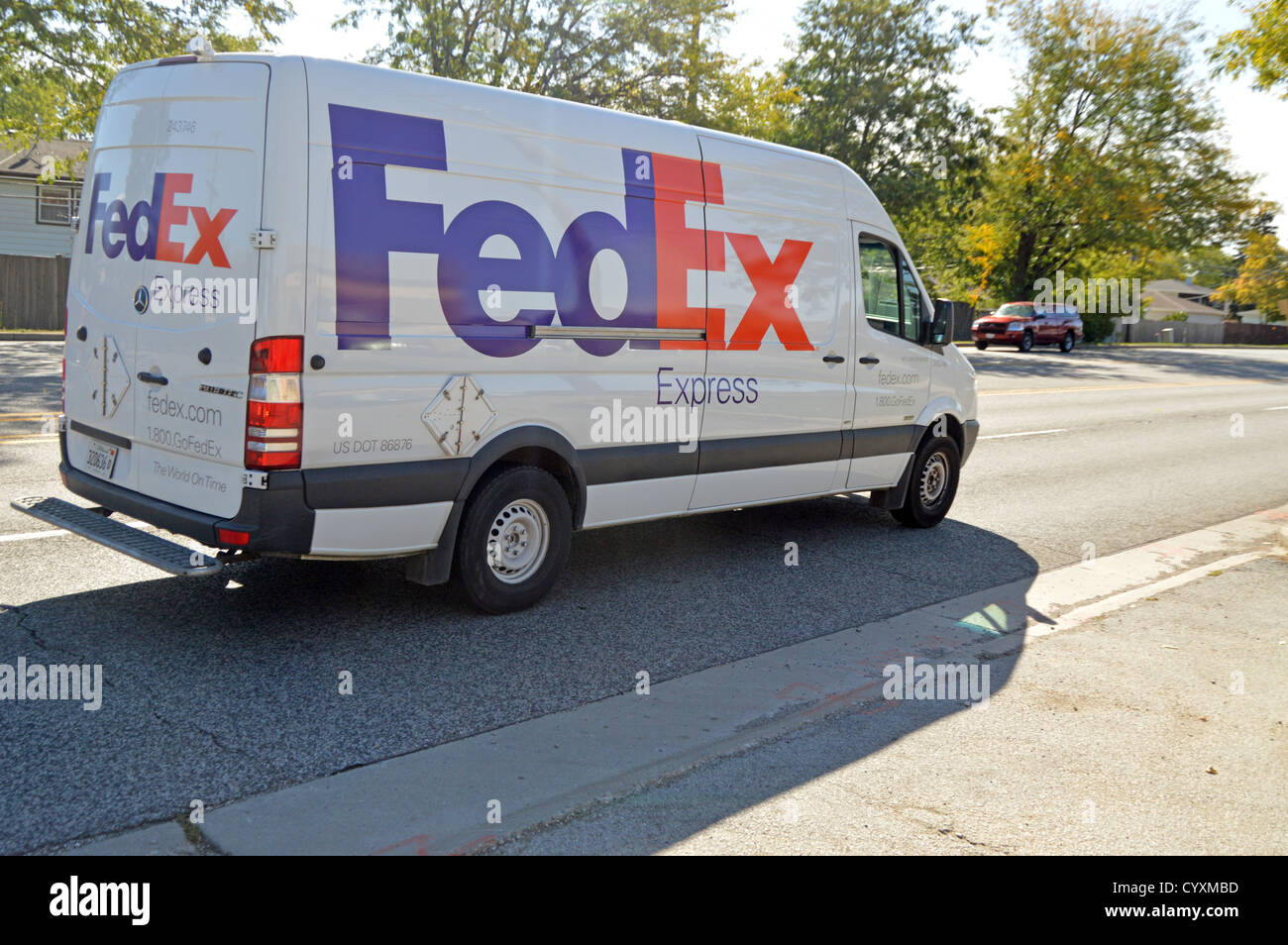 FedEx Delivery Van Stock Photo - Alamy