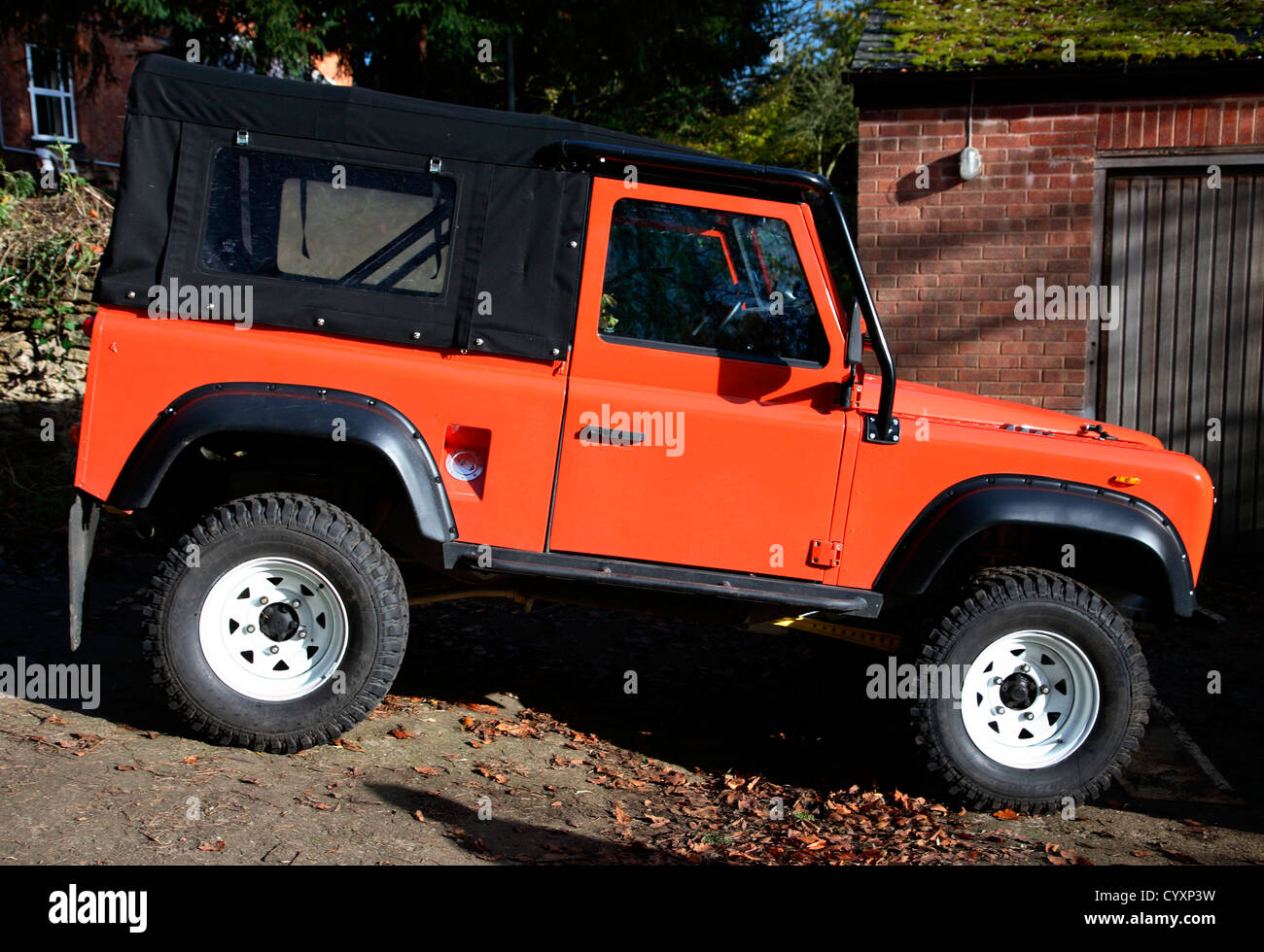 Red land rover hi-res stock photography and images - Alamy