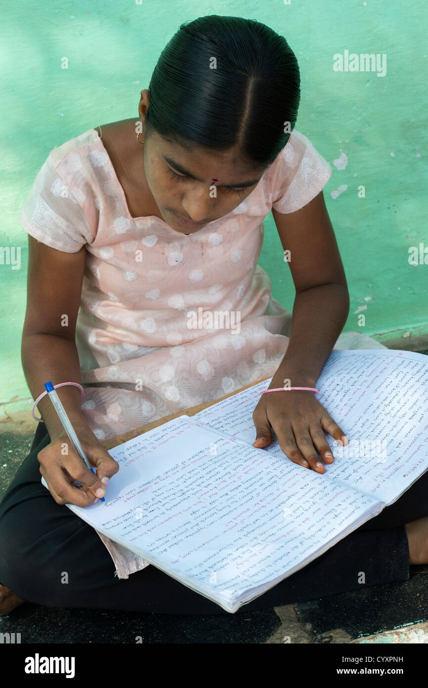 Indian girls writing english hi-res stock photography and images - Alamy