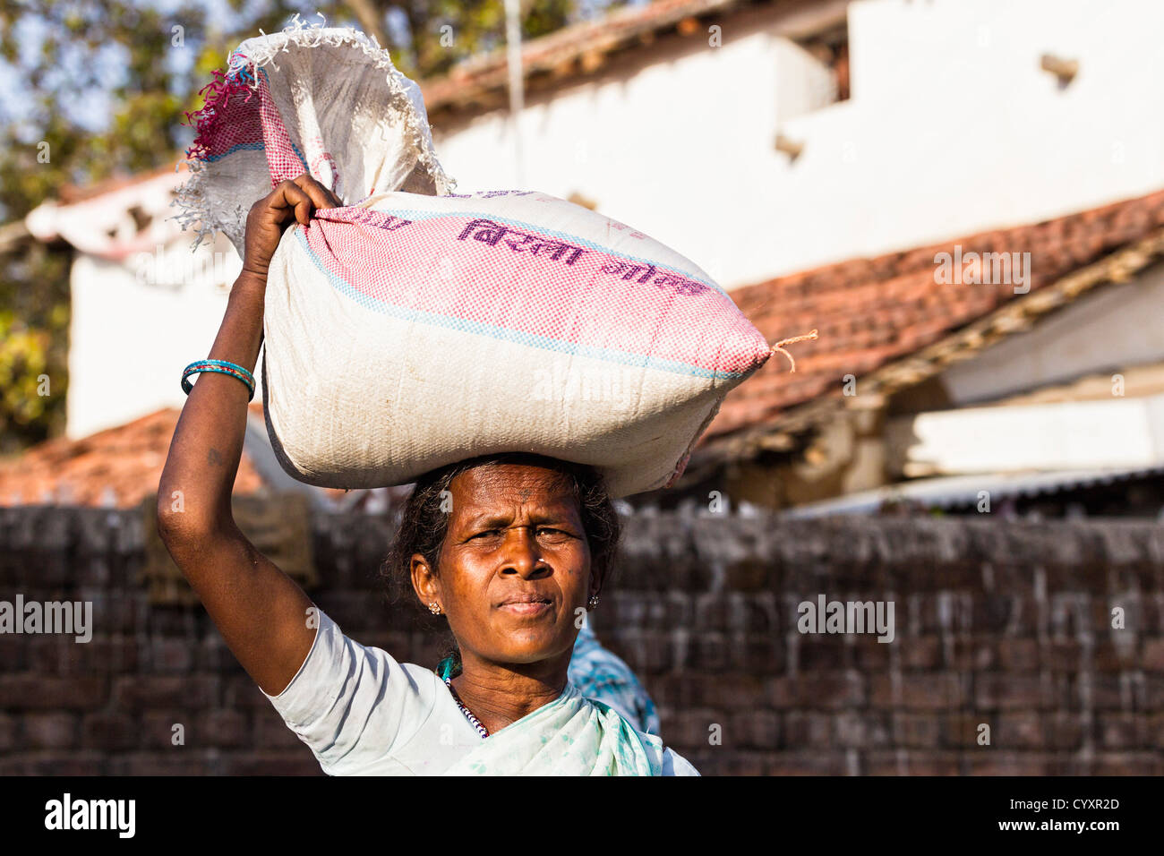 India, Madhya Pradesh, Woman carrying sack on her head Stock Photo - Alamy