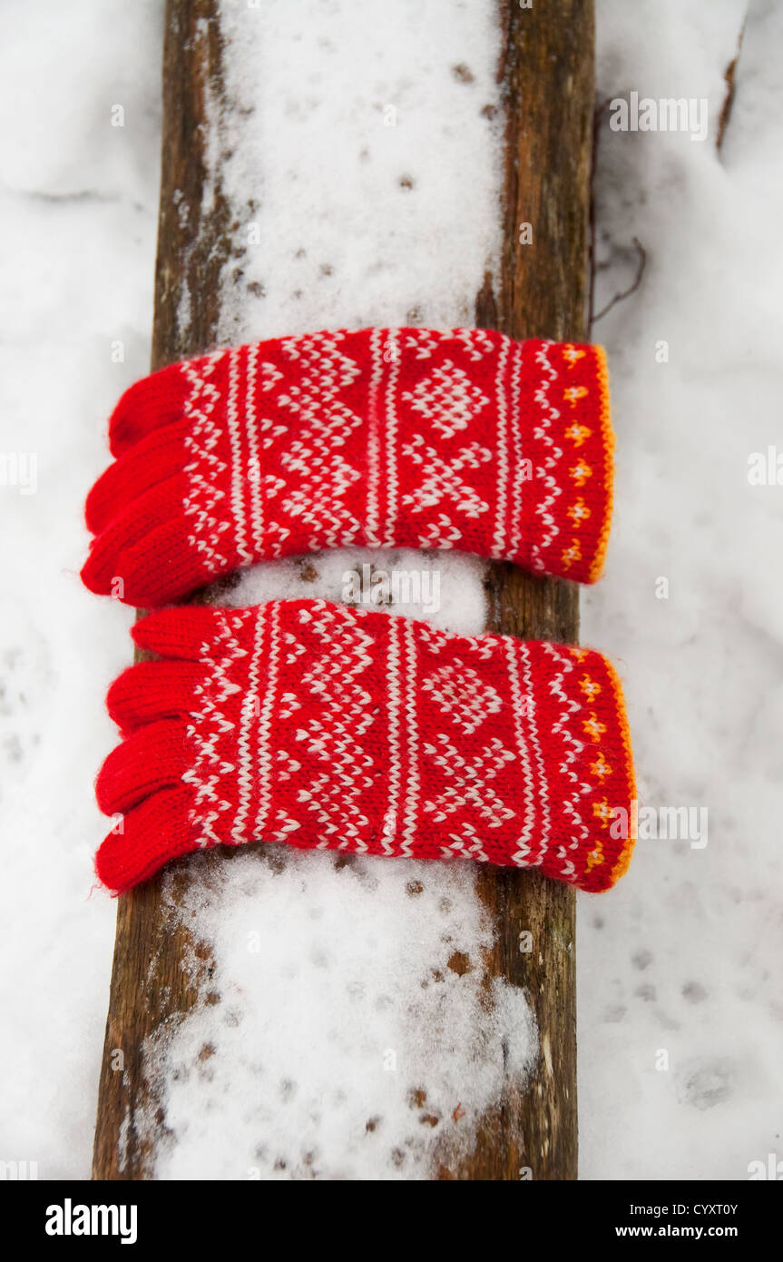 Yarn covered hi-res stock photography and images - Alamy