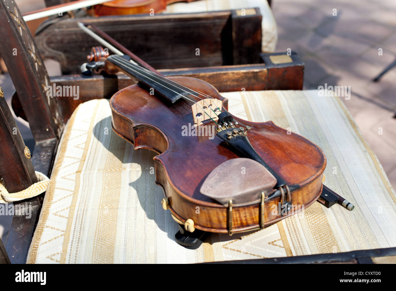 Violin and fiddle stick Stock Photo - Alamy