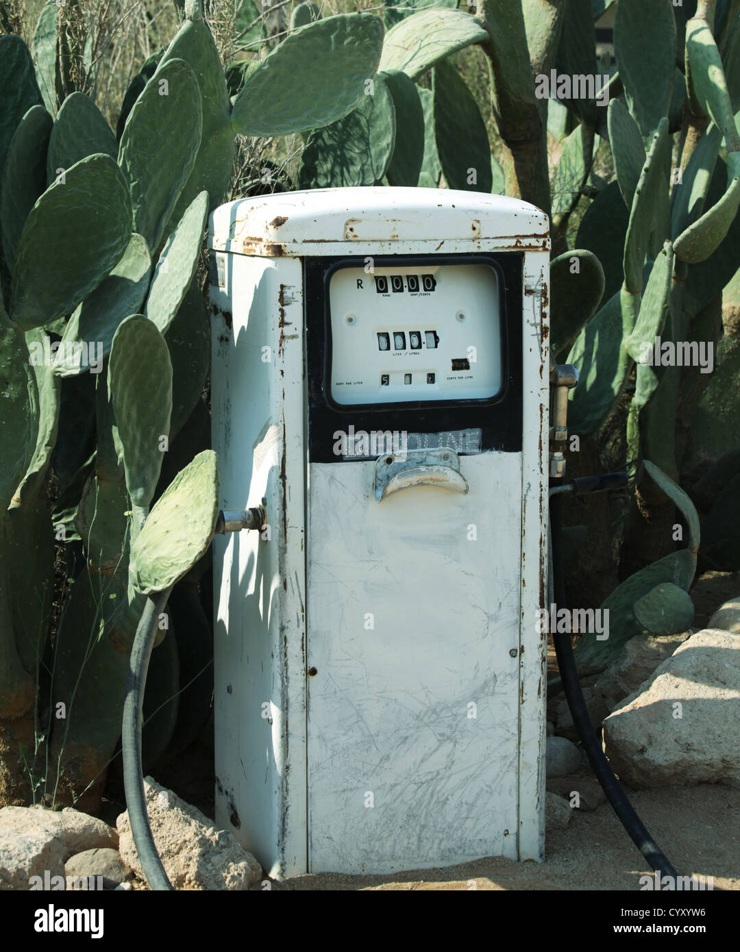 Retro gas station hi-res stock photography and images - Alamy