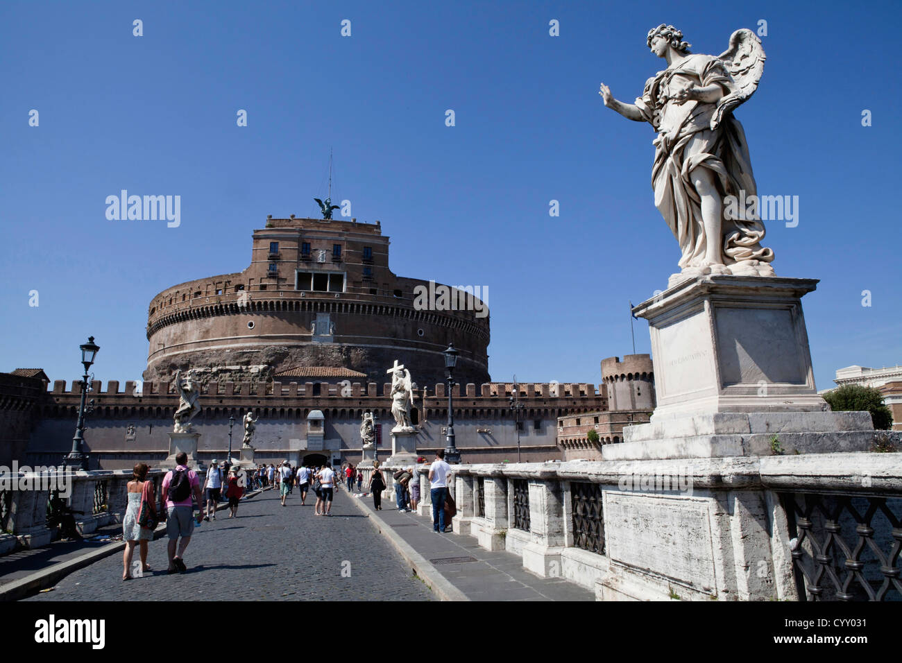 Ponte Sant Angelo leading to the Castel Sant Angelo Travel Castillo ...