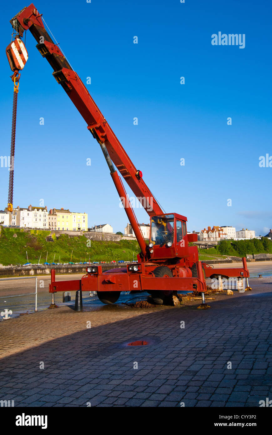 Red crane hi-res stock photography and images - Alamy