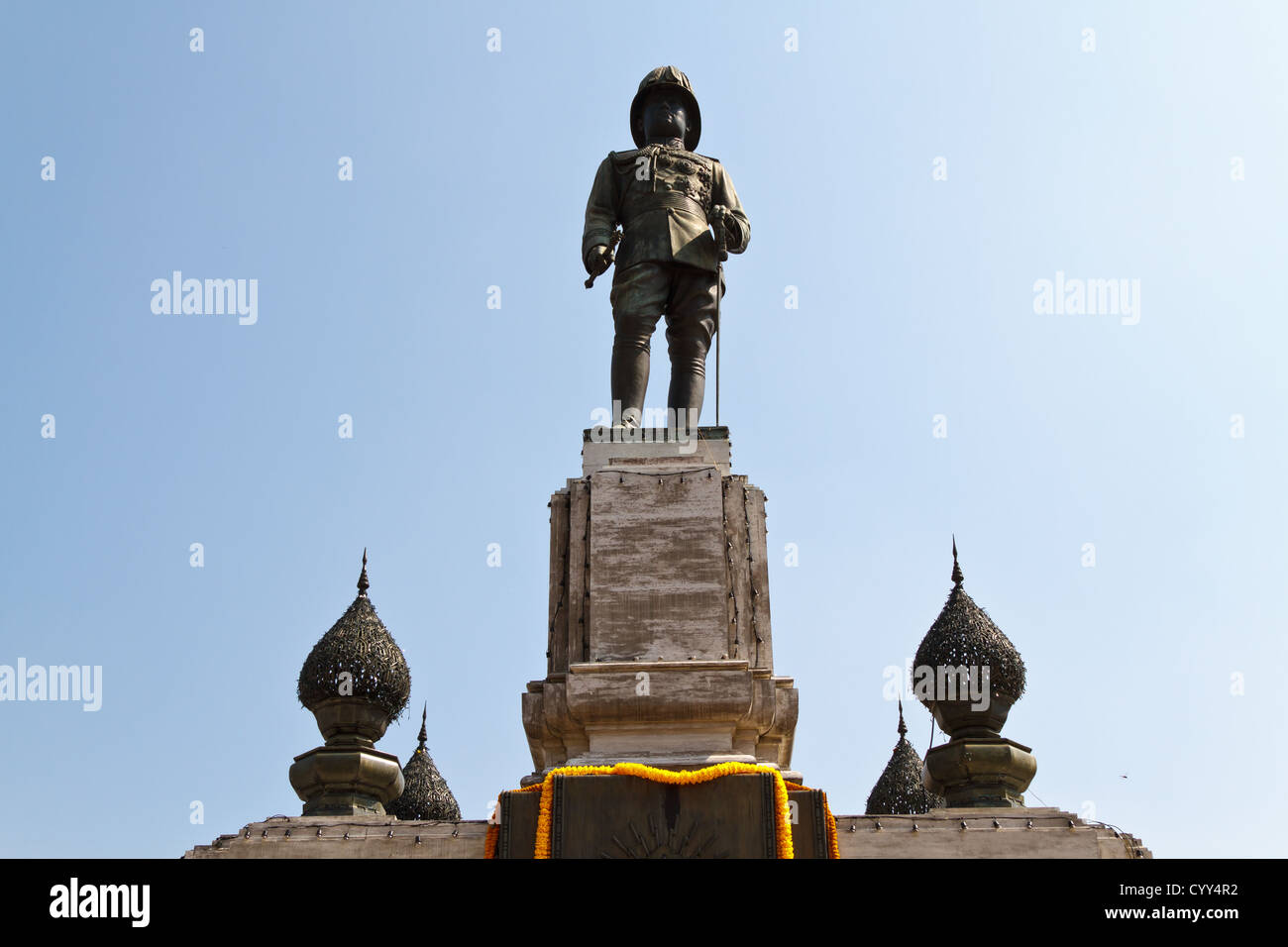 King rama vi statue hi-res stock photography and images - Alamy