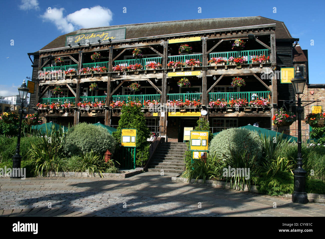 English docks hi-res stock photography and images - Alamy