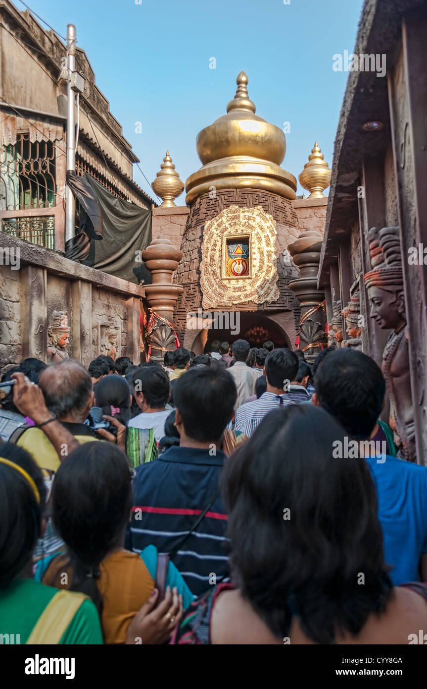 Pandal structure temporary temple hi-res stock photography and images ...