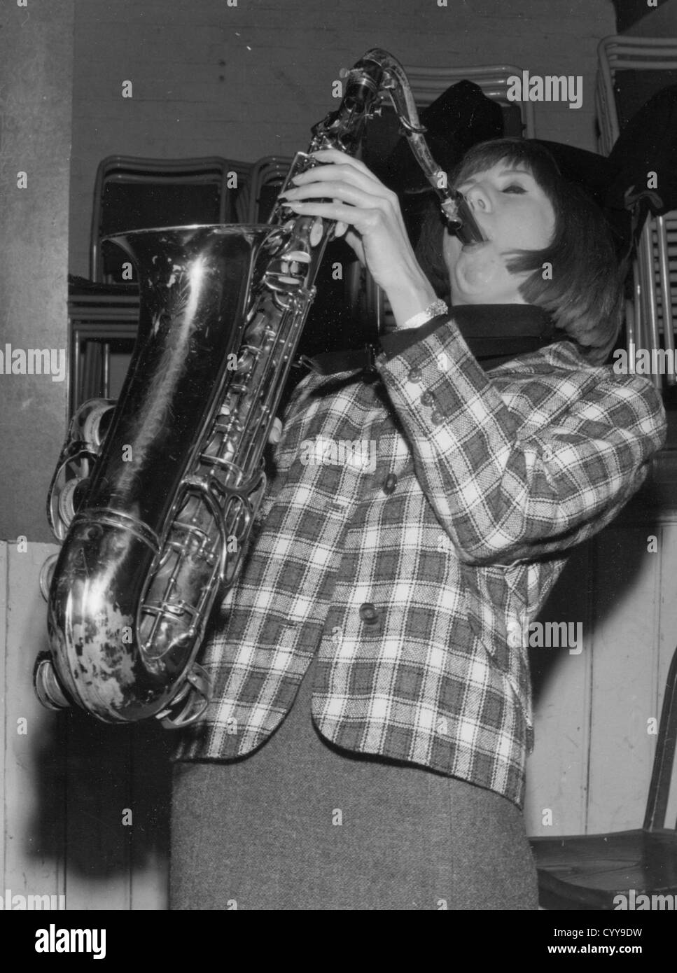 Cilla black 1960s hi-res stock photography and images - Alamy