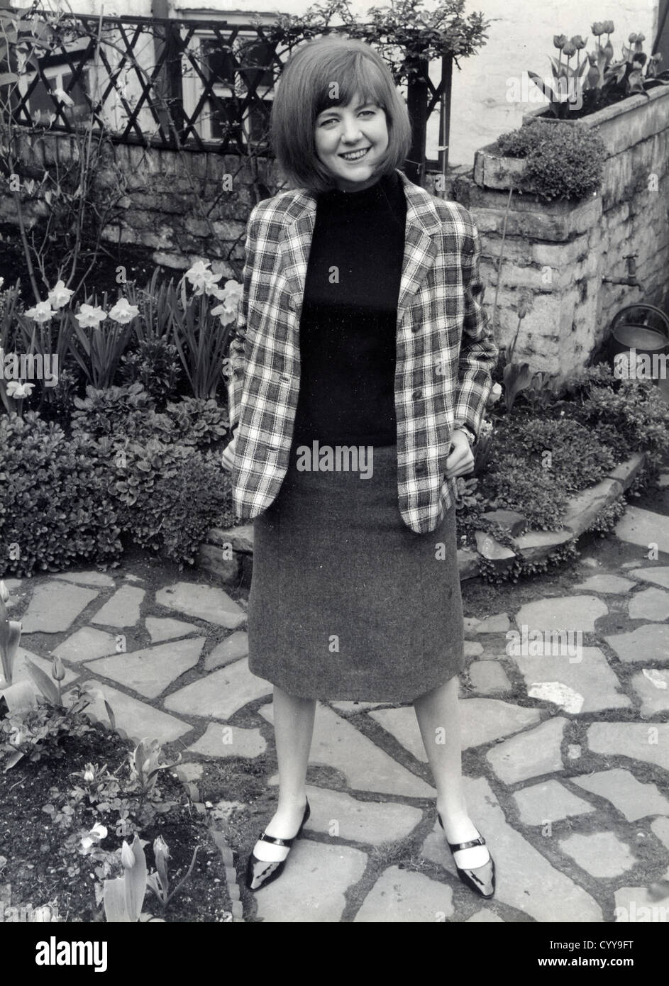 CILLA BLACK UK pop singer in 1964 Stock Photo - Alamy