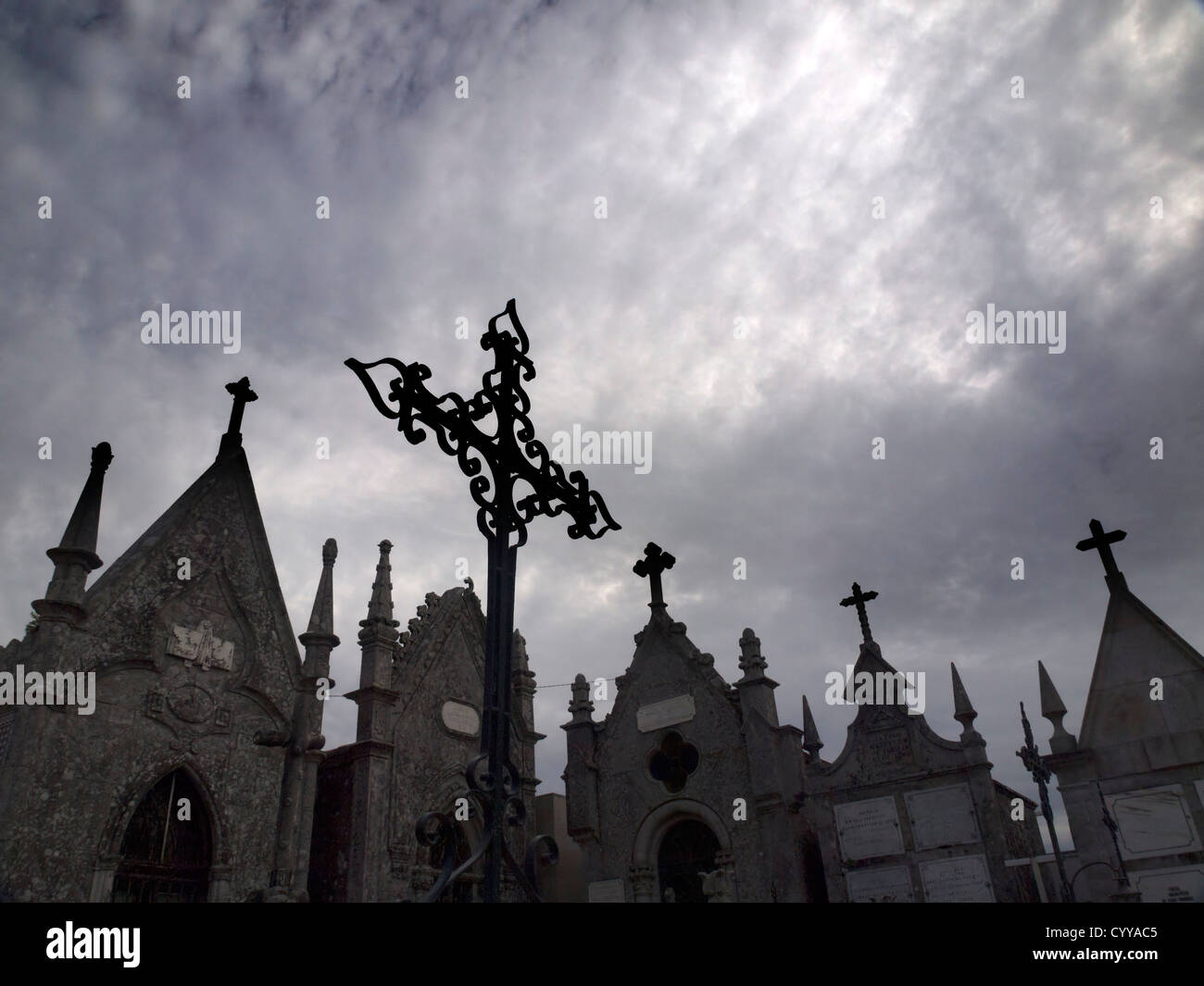 Cemetery cross crosses hi-res stock photography and images - Alamy