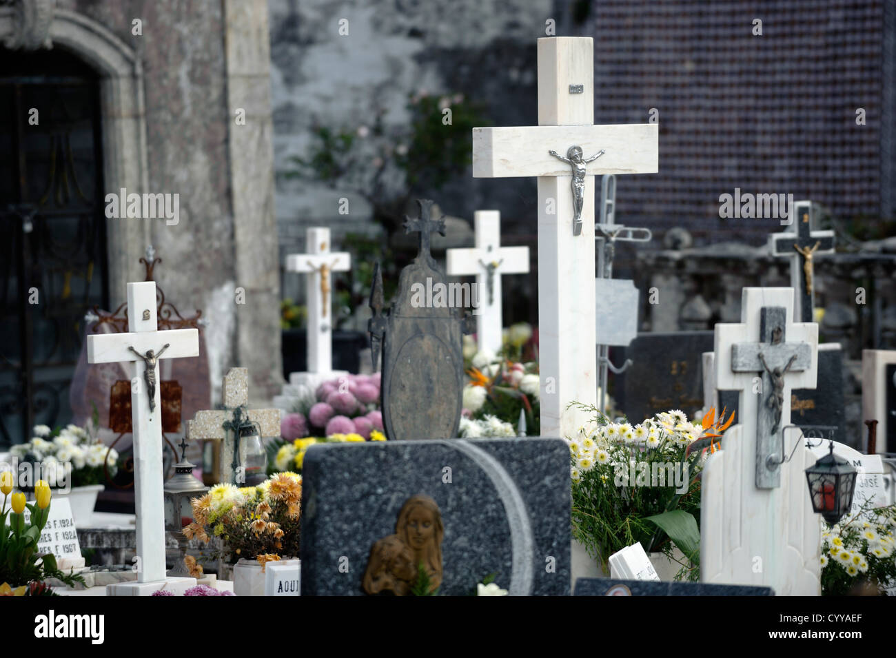 Christian graveyard hi-res stock photography and images - Alamy