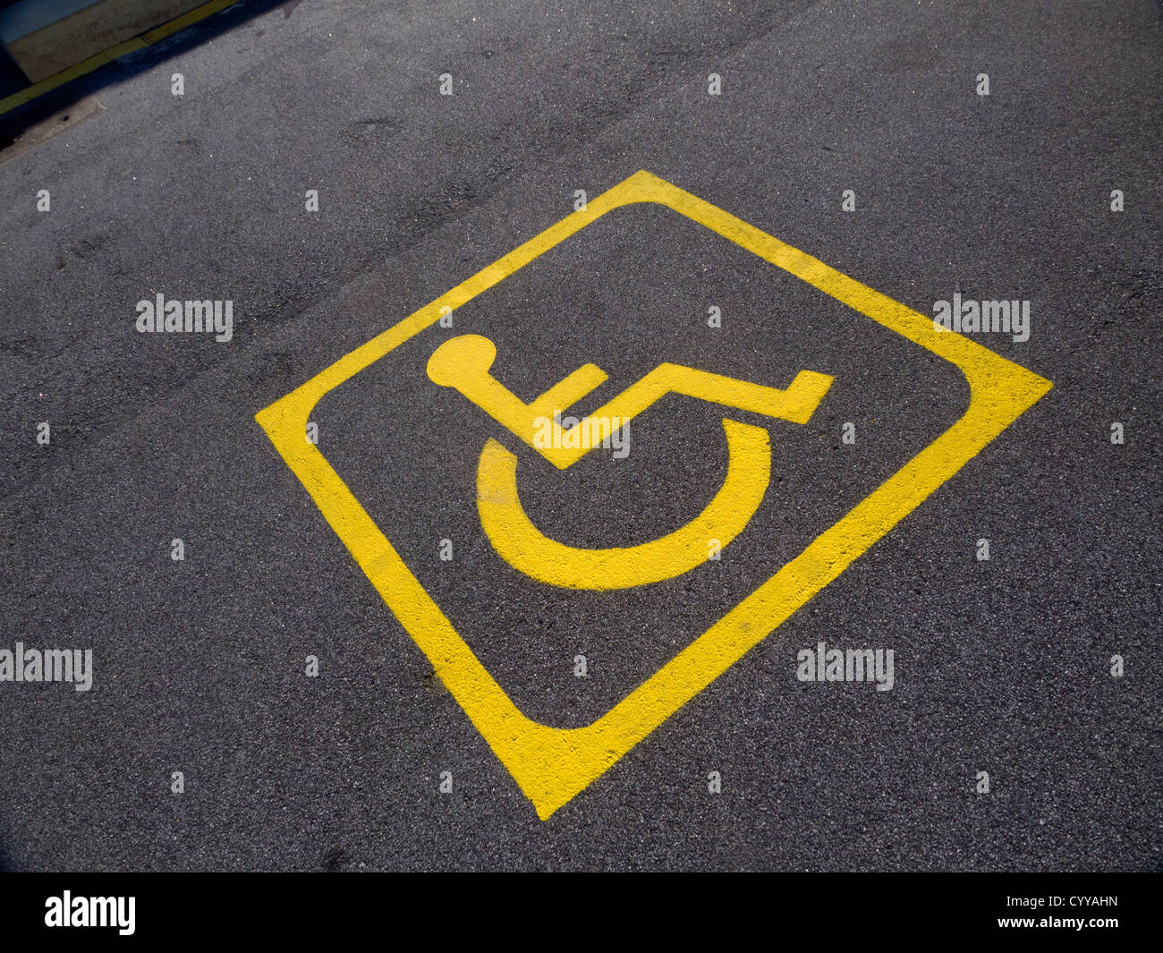 Disabled parking bay wheelchair sign hi-res stock photography and ...