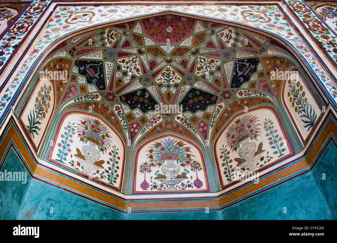Amber Fort wall decorations. India, Rajasthan, Jaipur Stock Photo - Alamy