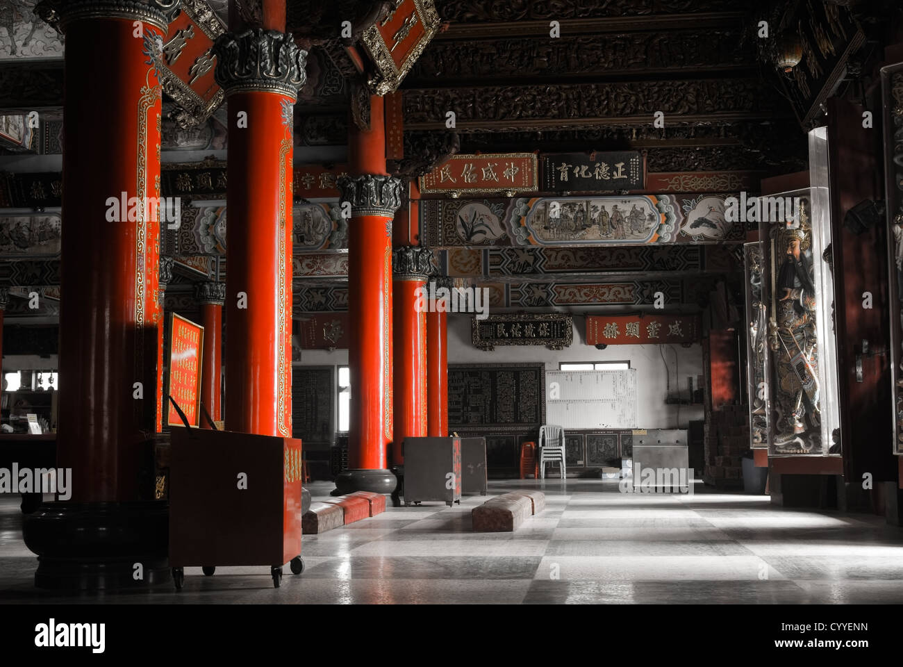 Chinese temple interior structure with pillar and inscribe Stock Photo ...