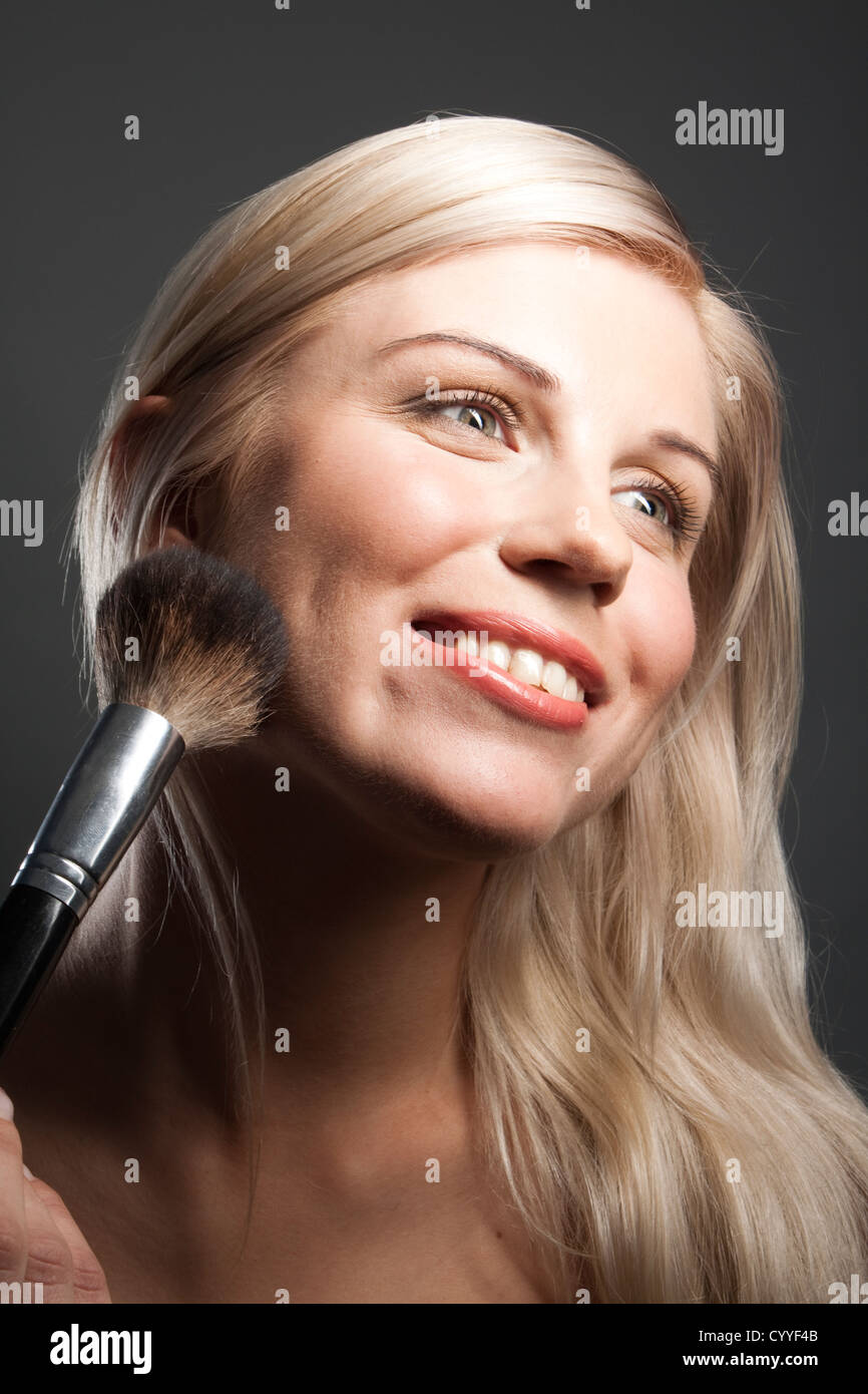beauty woman applying her makeup Stock Photo - Alamy