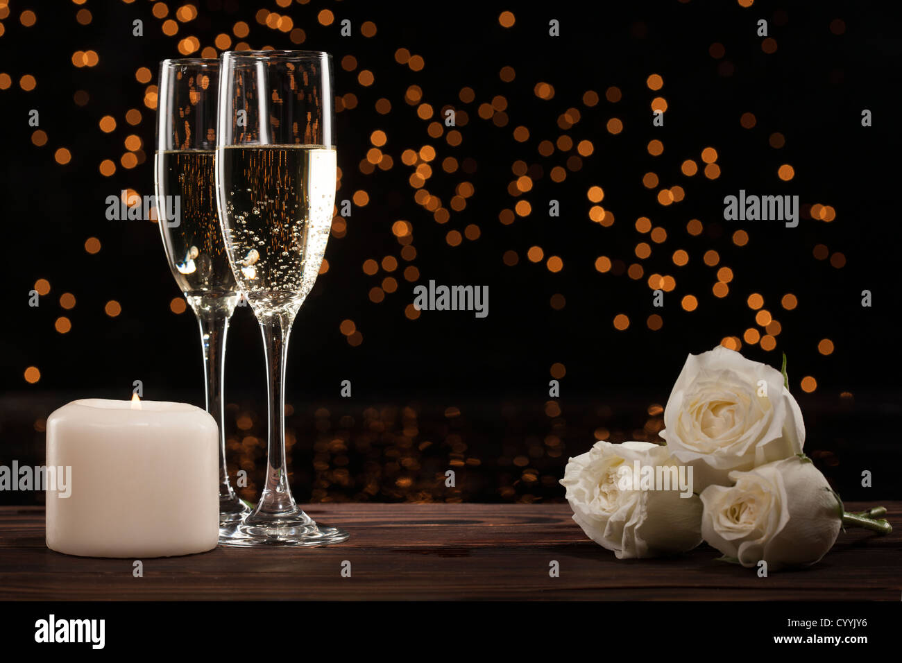 Champagne and white roses Stock Photo - Alamy