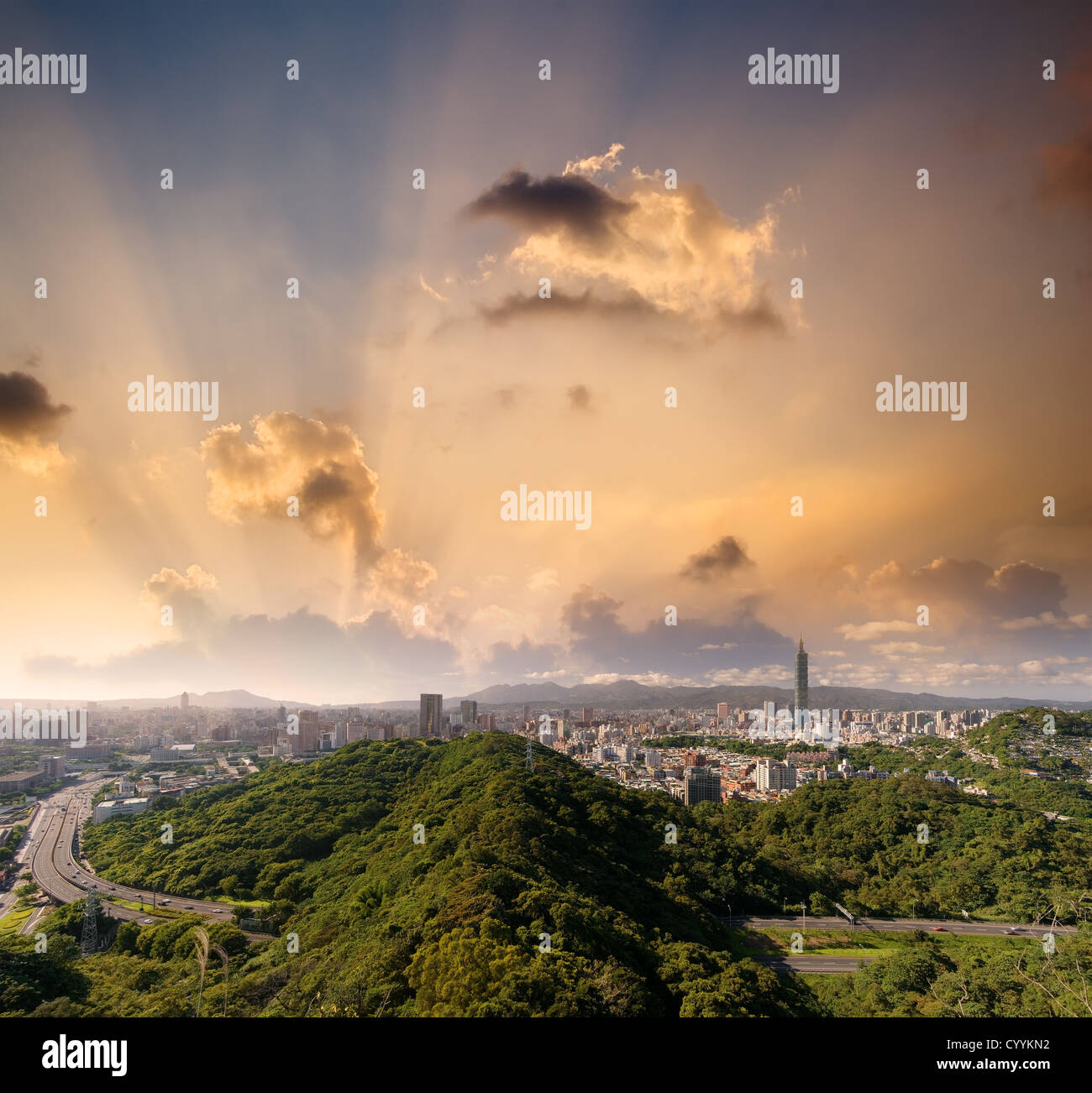 Beautiful cityscape of sunset with Taipei skyline Stock Photo - Alamy