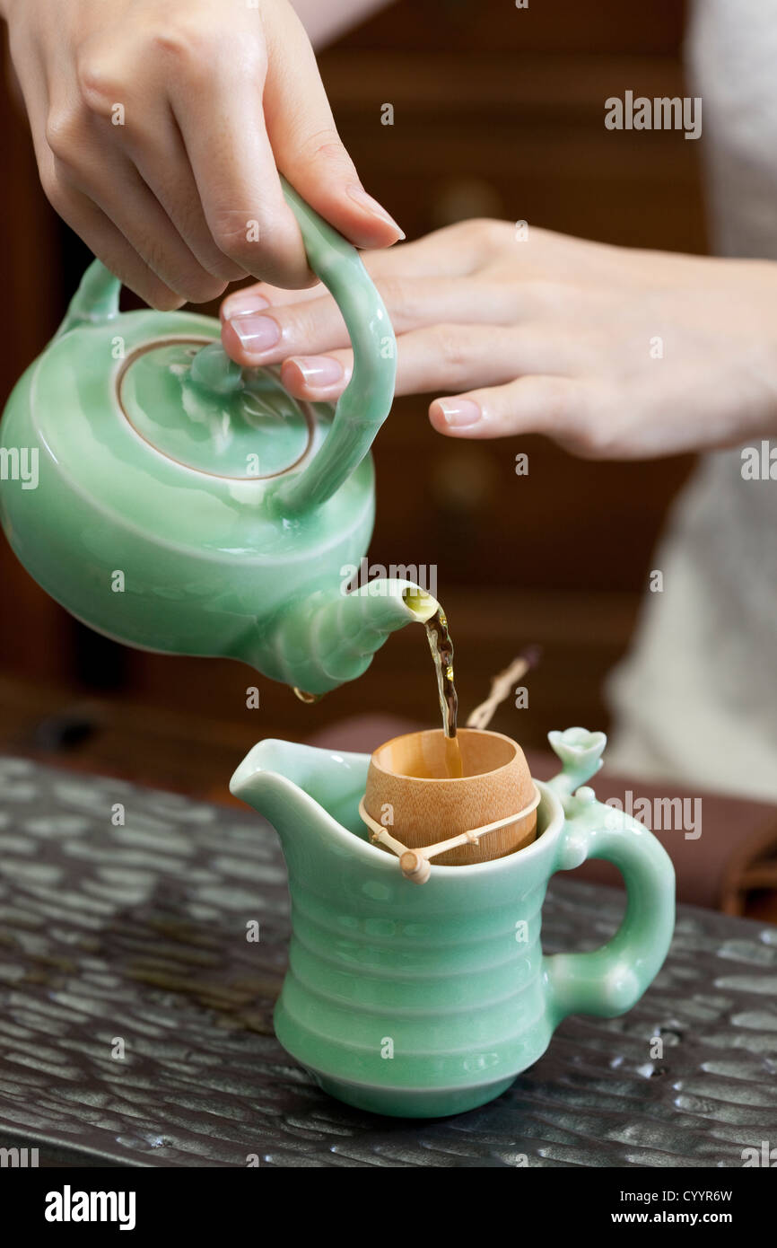Female hand pouring tea Stock Photo - Alamy