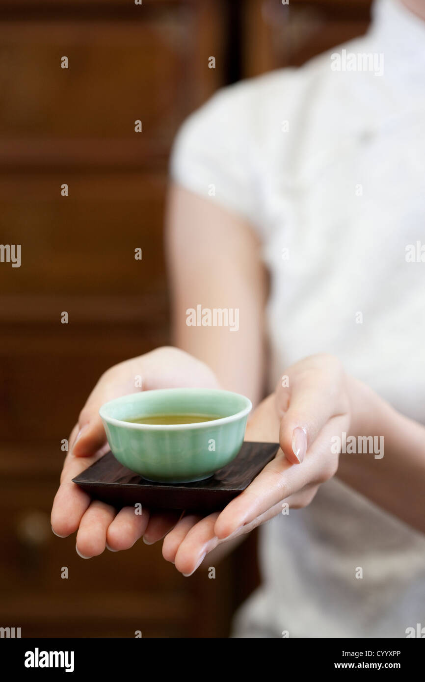 Young woman serving Chinese tea Stock Photo - Alamy