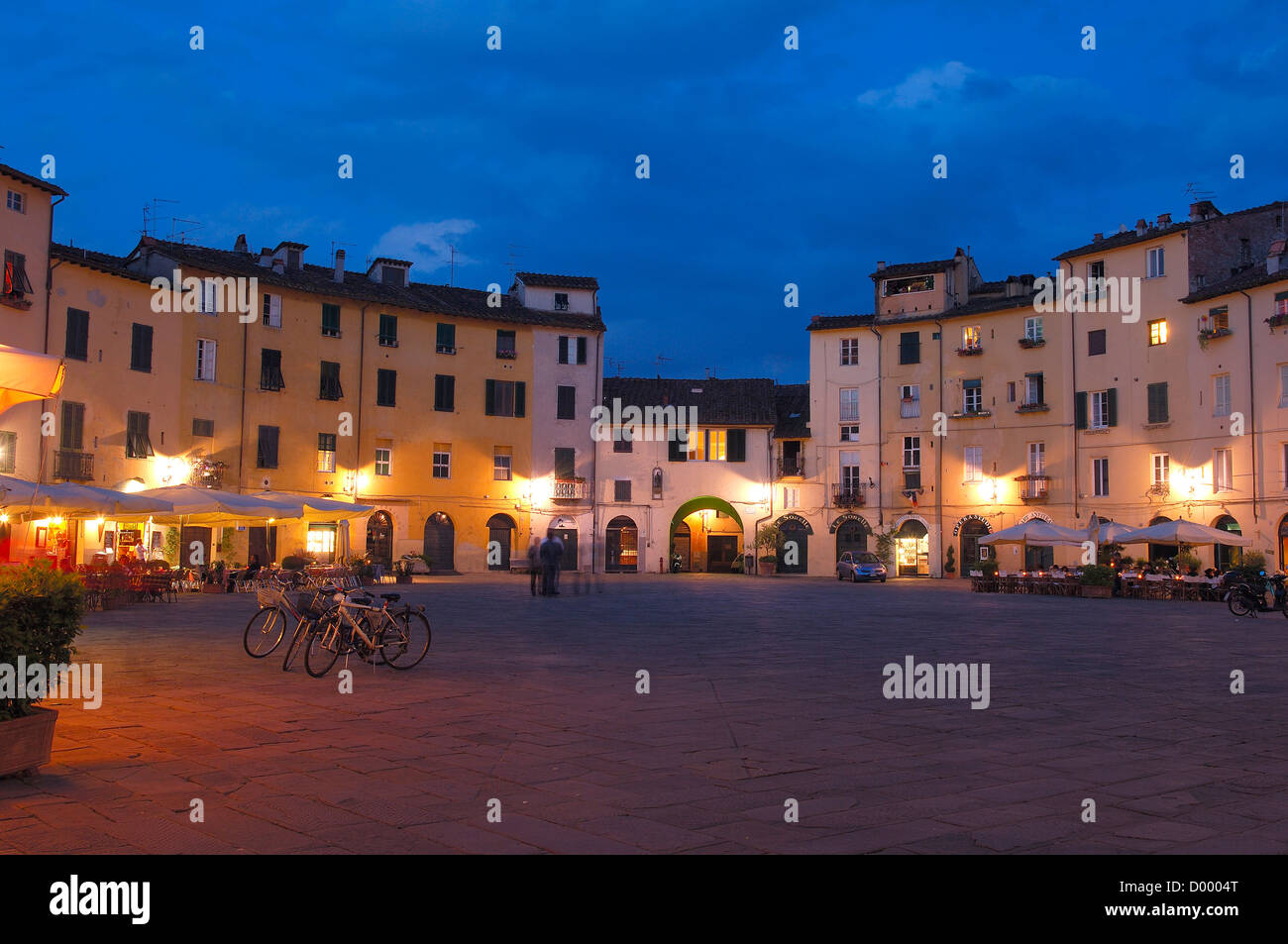Lucca. Anfiteatro square at Dusk. Piazza Anfiteatro. Tuscany. Italy ...