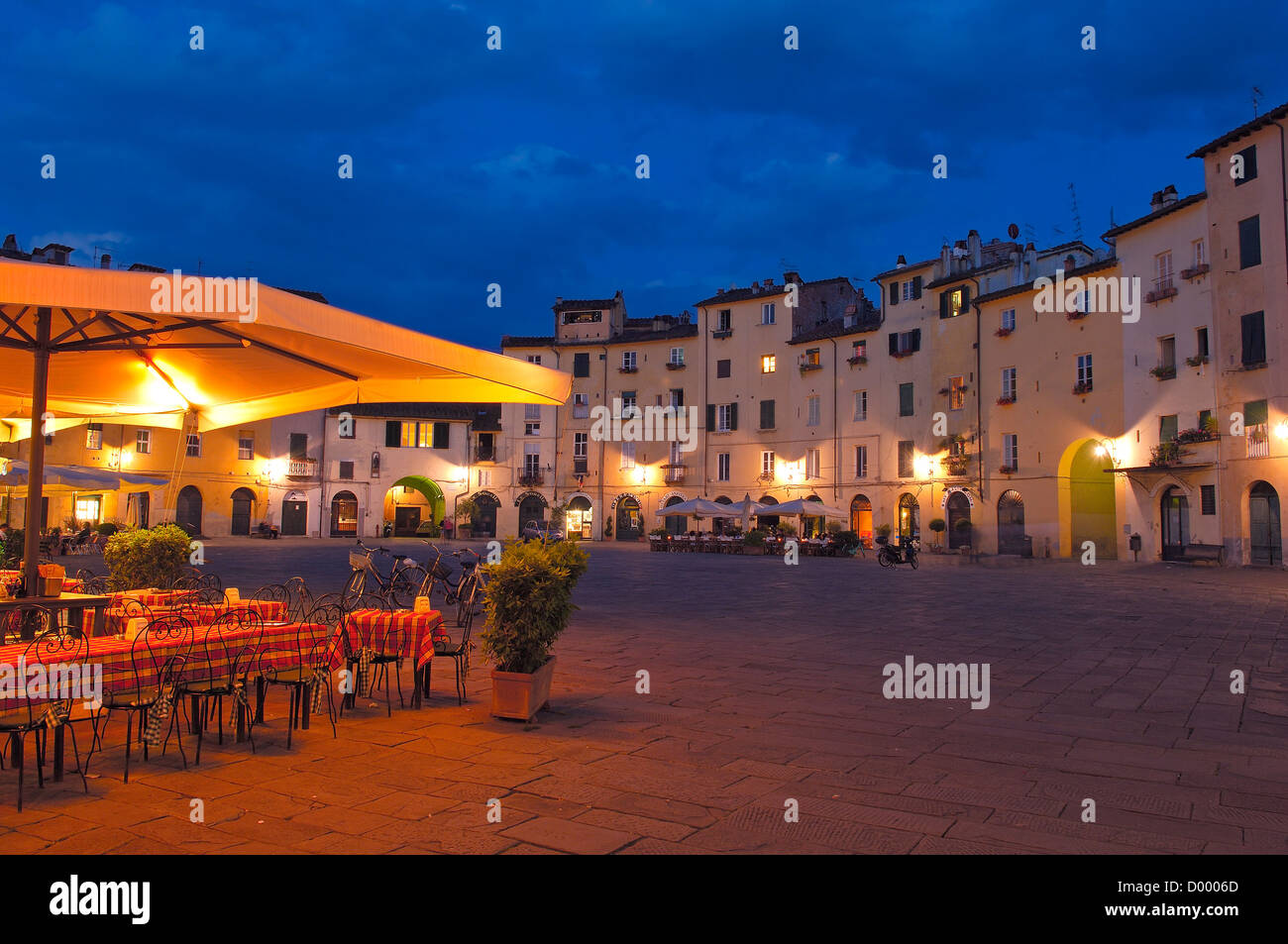 Lucca. Anfiteatro square at Dusk. Piazza Anfiteatro. Tuscany. Italy ...