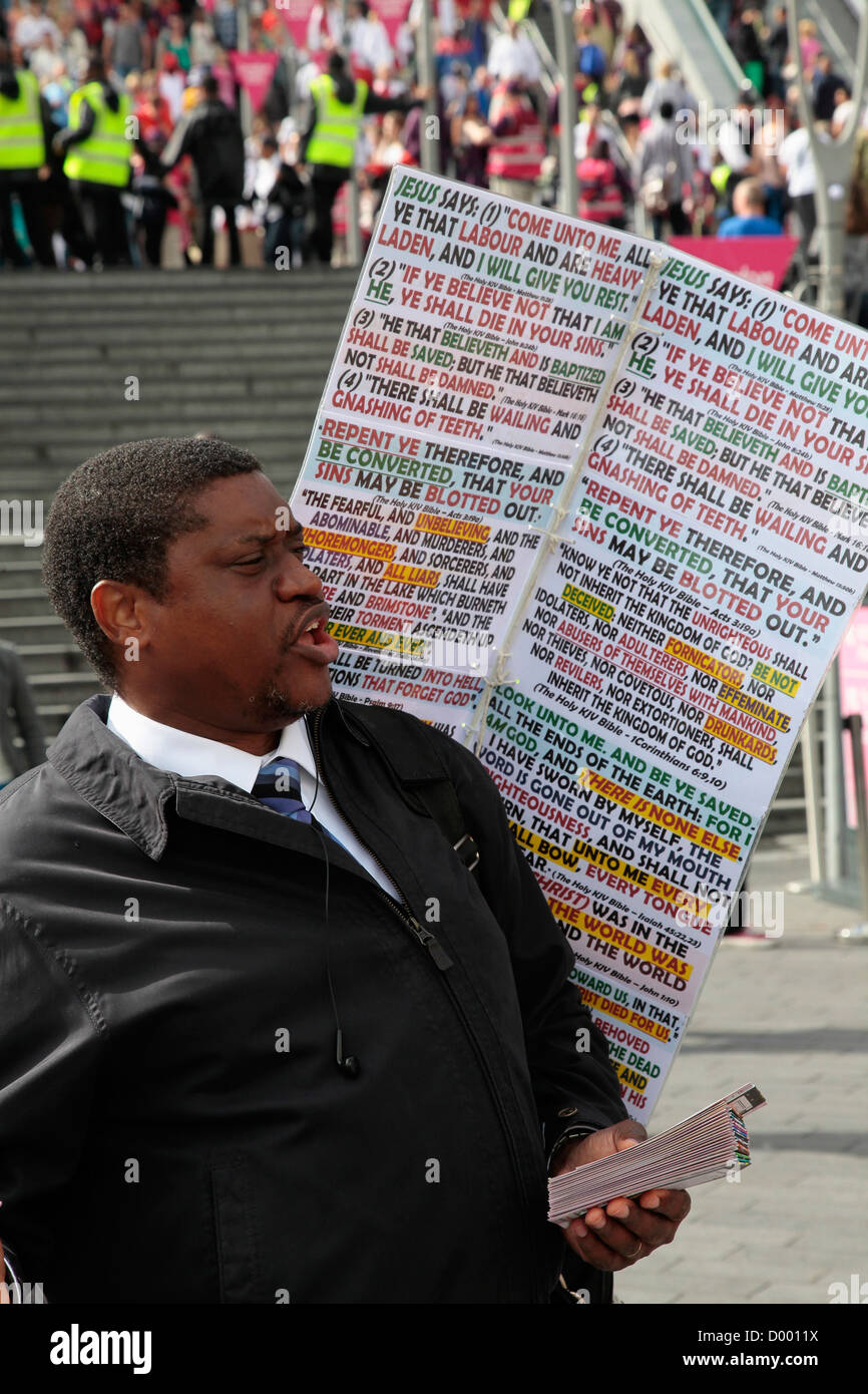 Stratford evangelist preaching to passers by hi-res stock photography ...