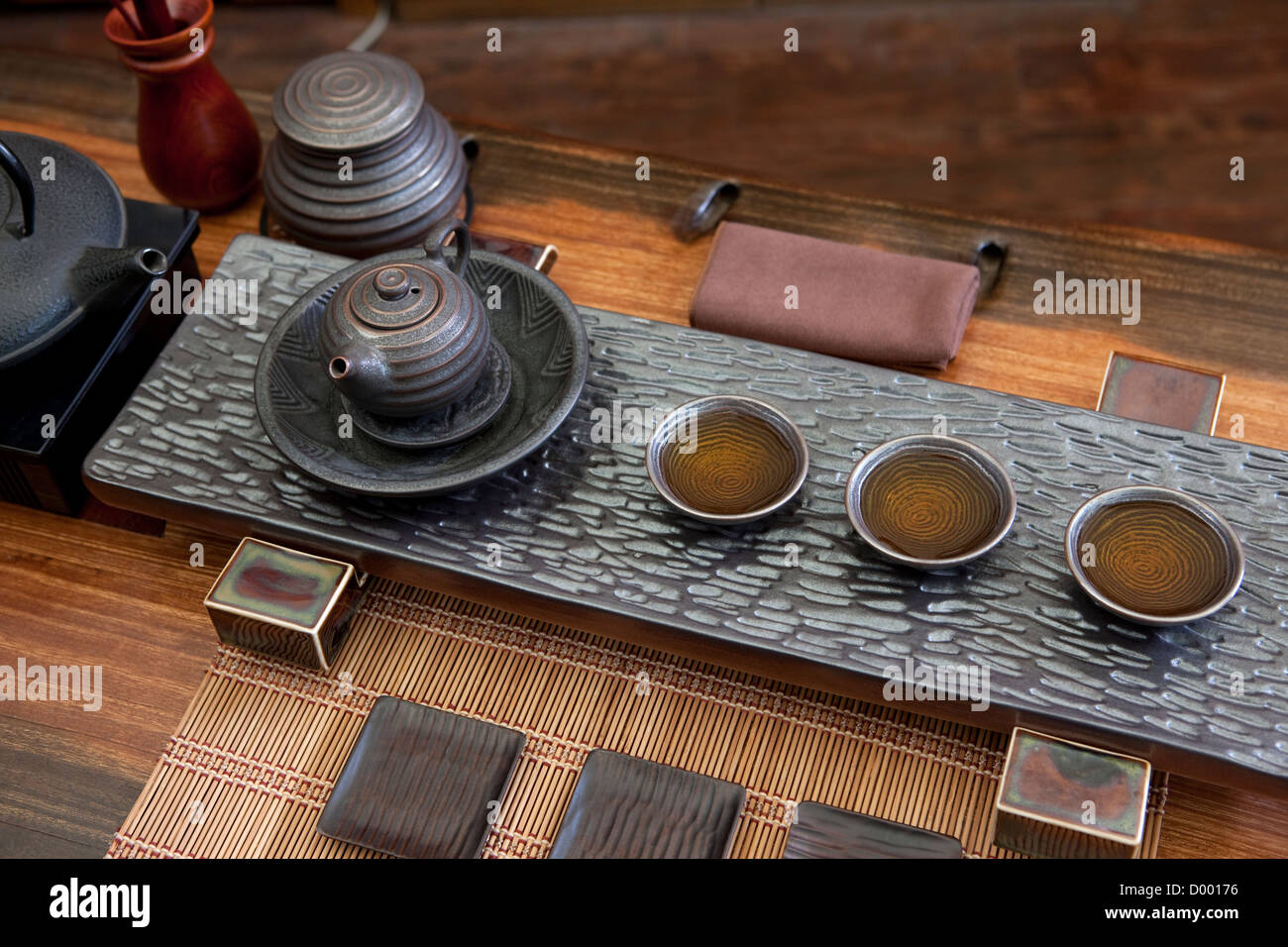 Classic Chinese tea set in a tea room Stock Photo - Alamy