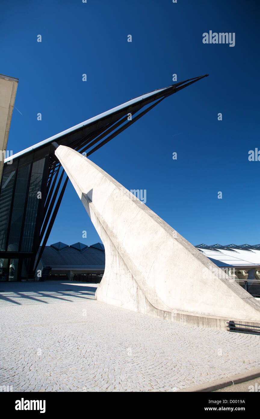 White stone building hi-res stock photography and images - Alamy