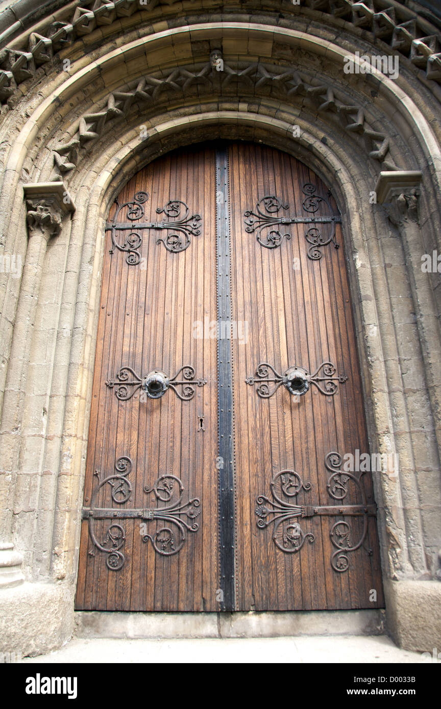 ancient decorate door outside christ church cathedral at dublin Stock ...