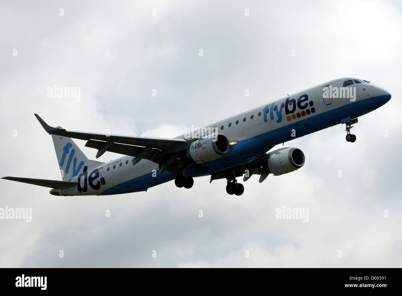 EMBRAER 195 APPROACH Stock Photo - Alamy