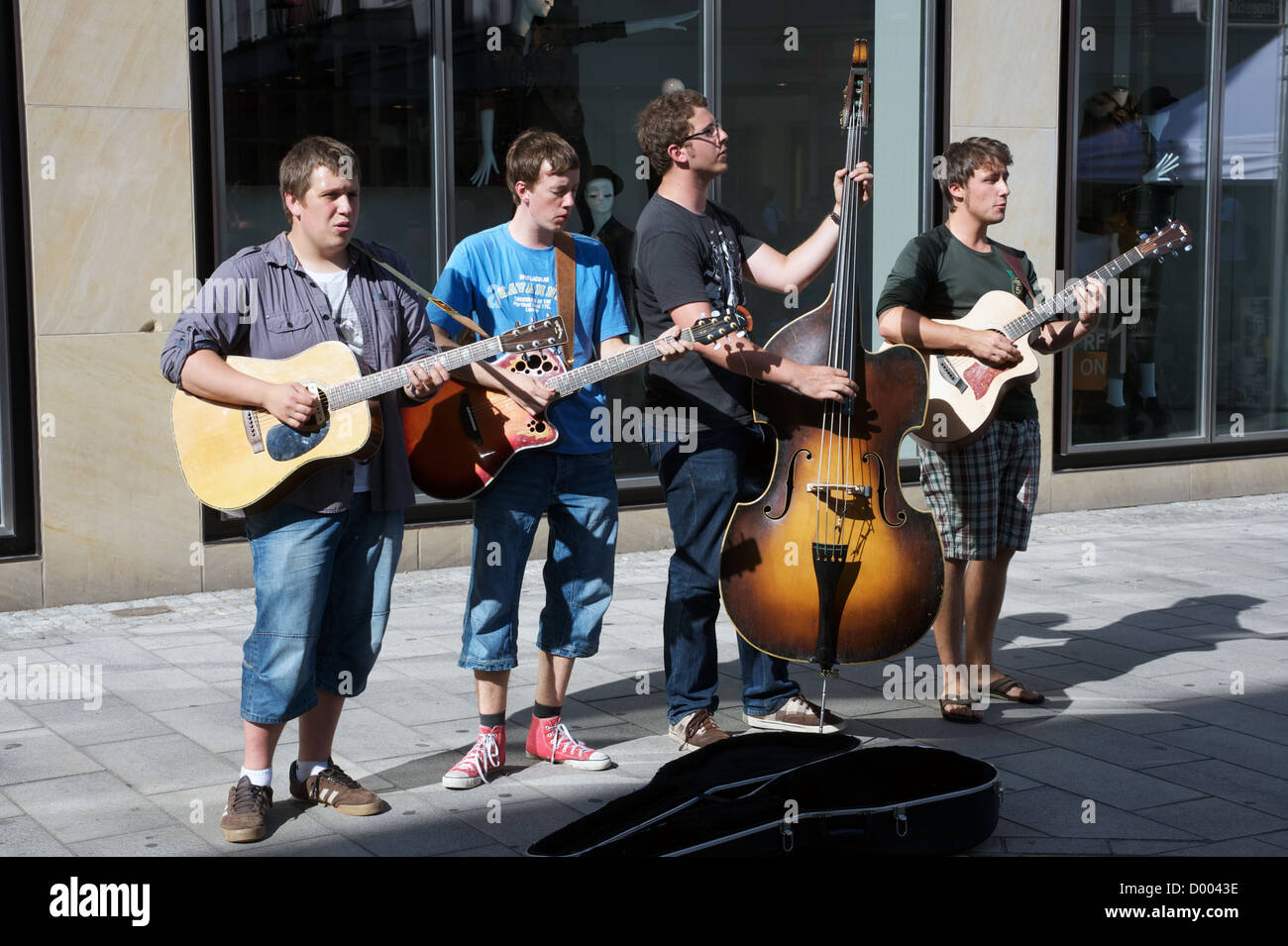 Busking guitars hi-res stock photography and images - Alamy