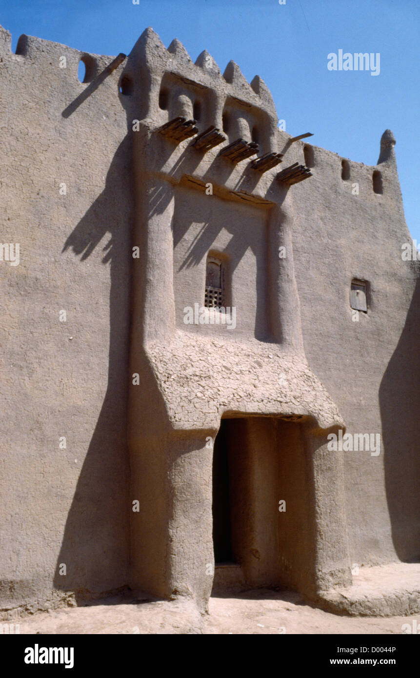 Entrance to 17th century mud house.Mali, Djenne, entrance to a 17th ...