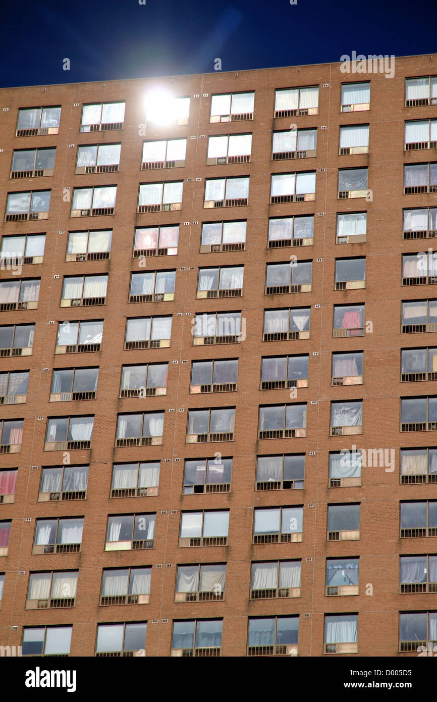 Apartment building windows hi-res stock photography and images - Alamy