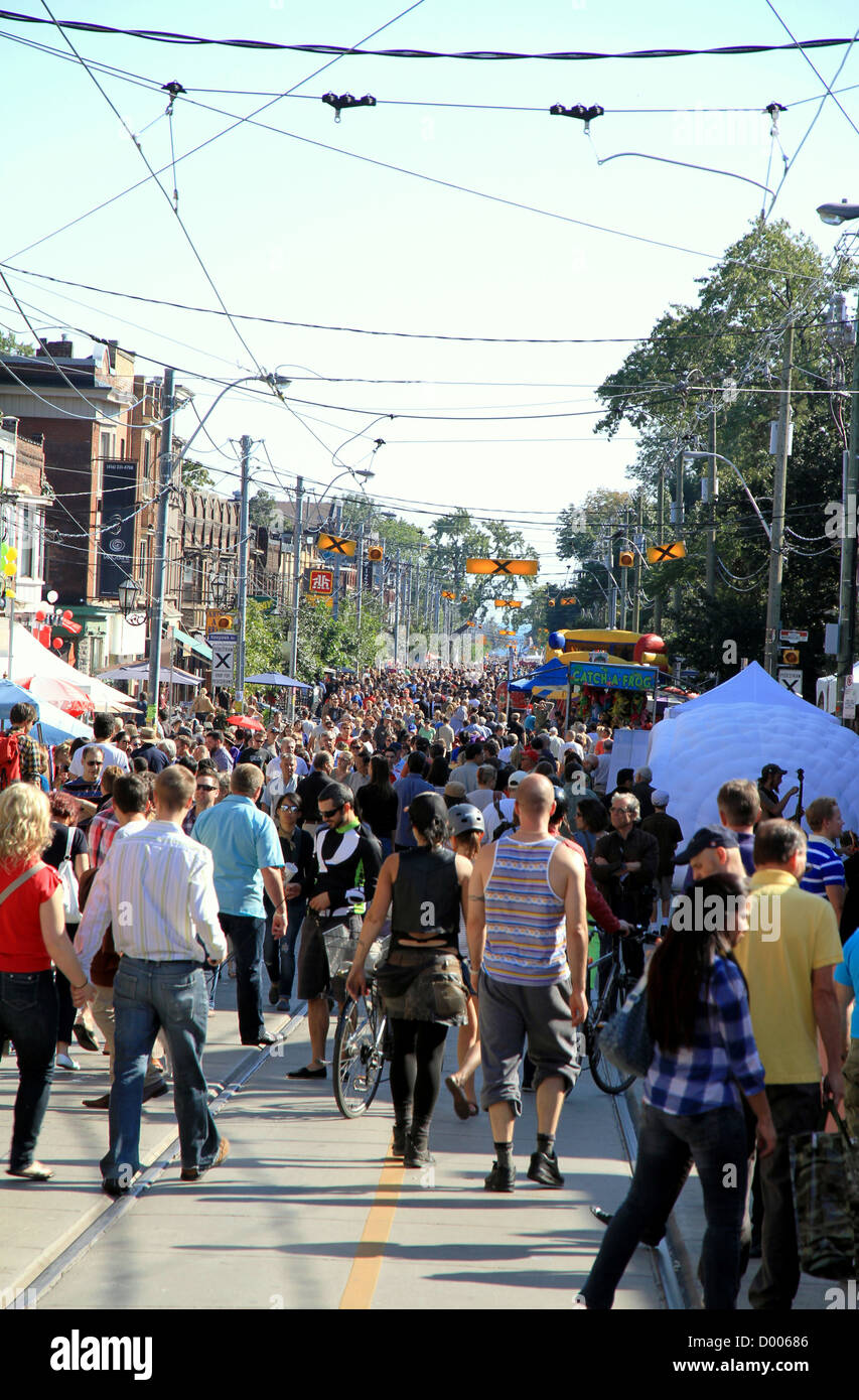 Canada toronto people street hi-res stock photography and images - Alamy