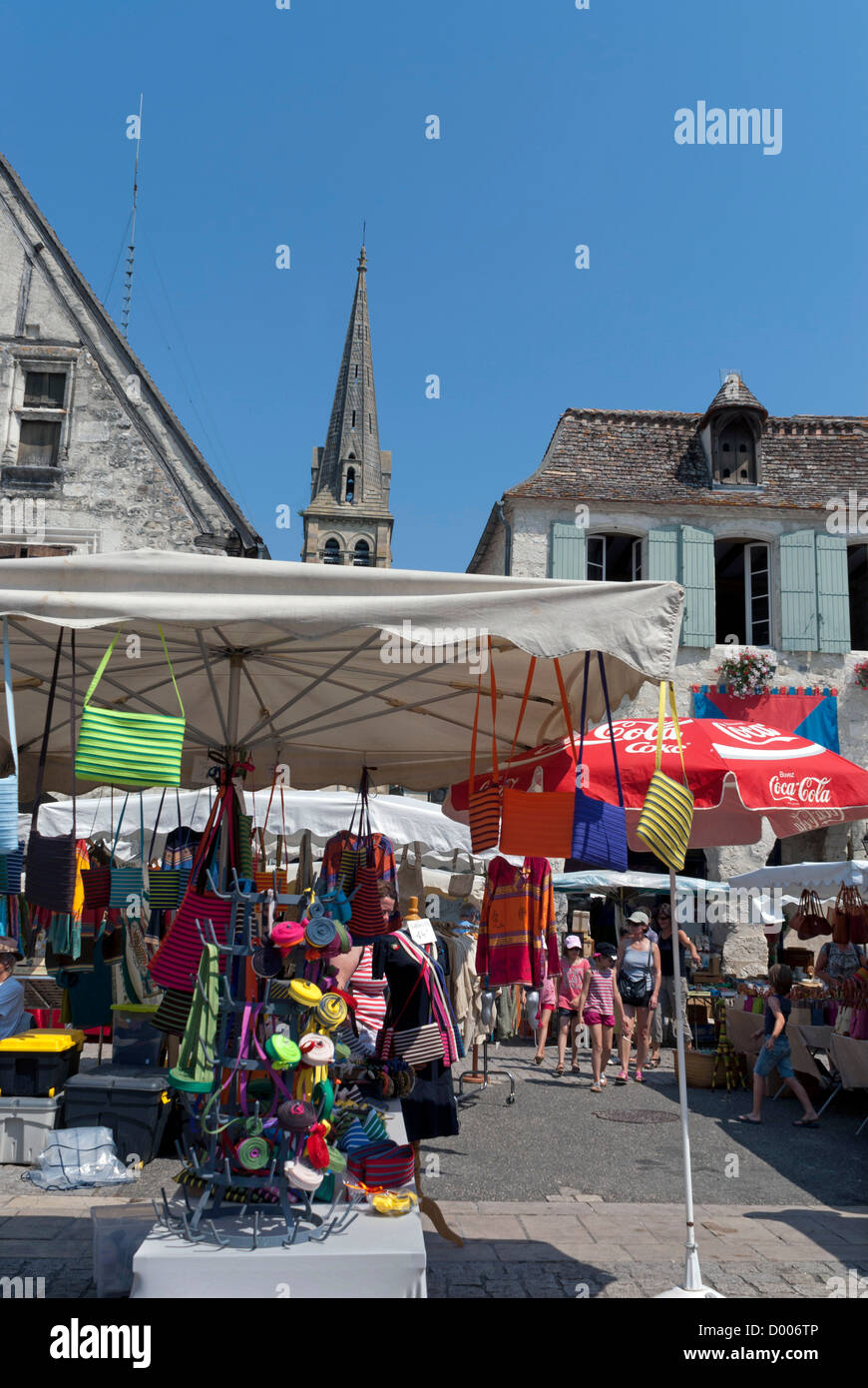 Market day in Eymet, a Bastide town in the Dordogne region of France ...