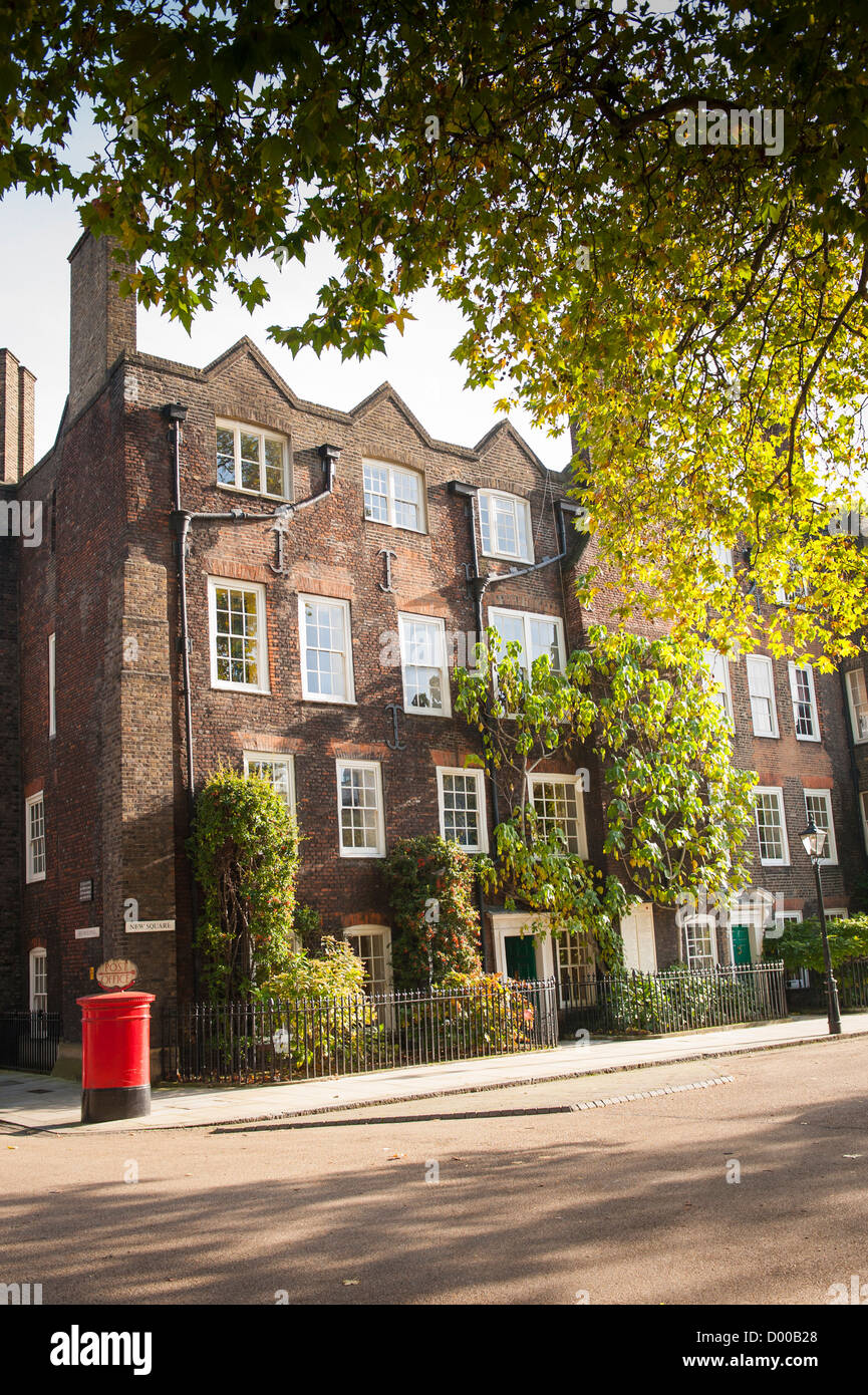 New square lincoln's inn hi-res stock photography and images - Alamy