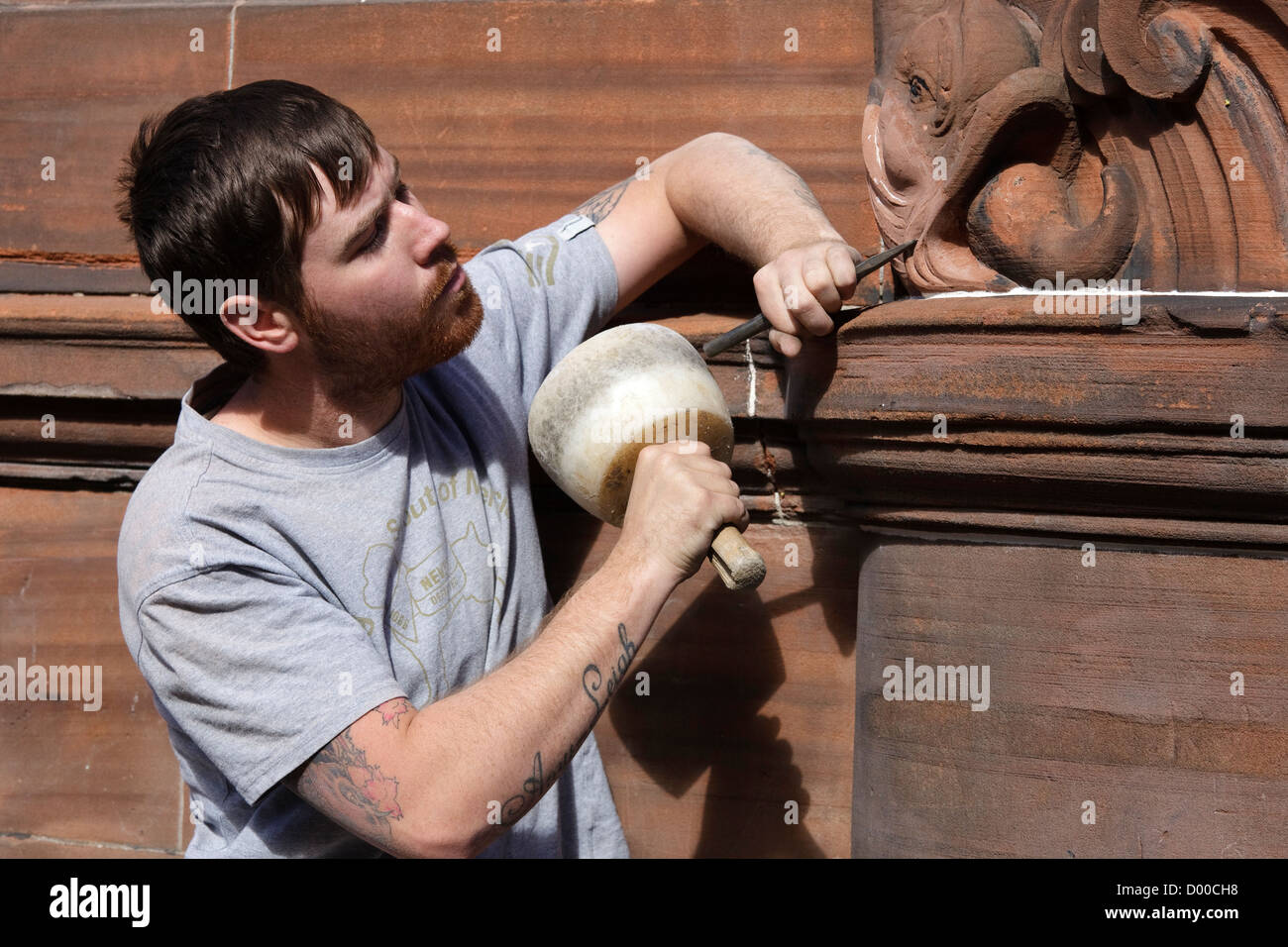 Restoration stonemason hi-res stock photography and images - Alamy