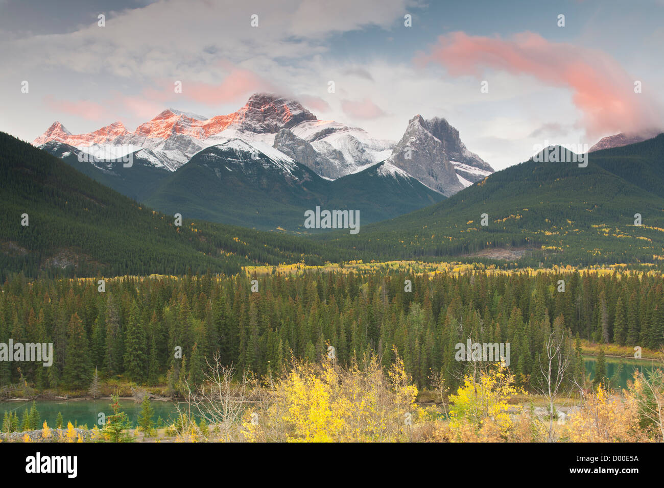Mount lougheed hi-res stock photography and images - Alamy