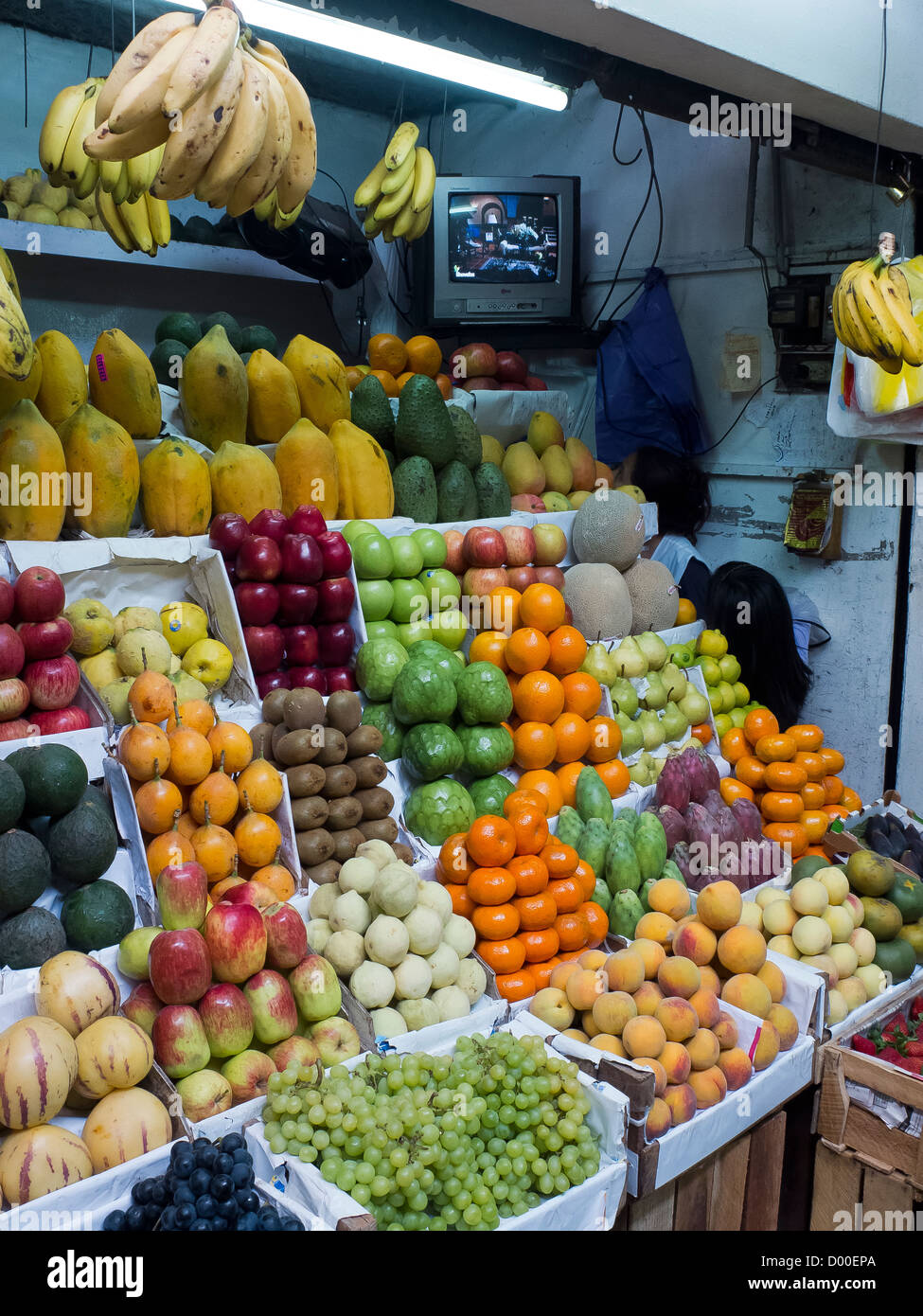 Fruits of the lima market hi-res stock photography and images - Alamy